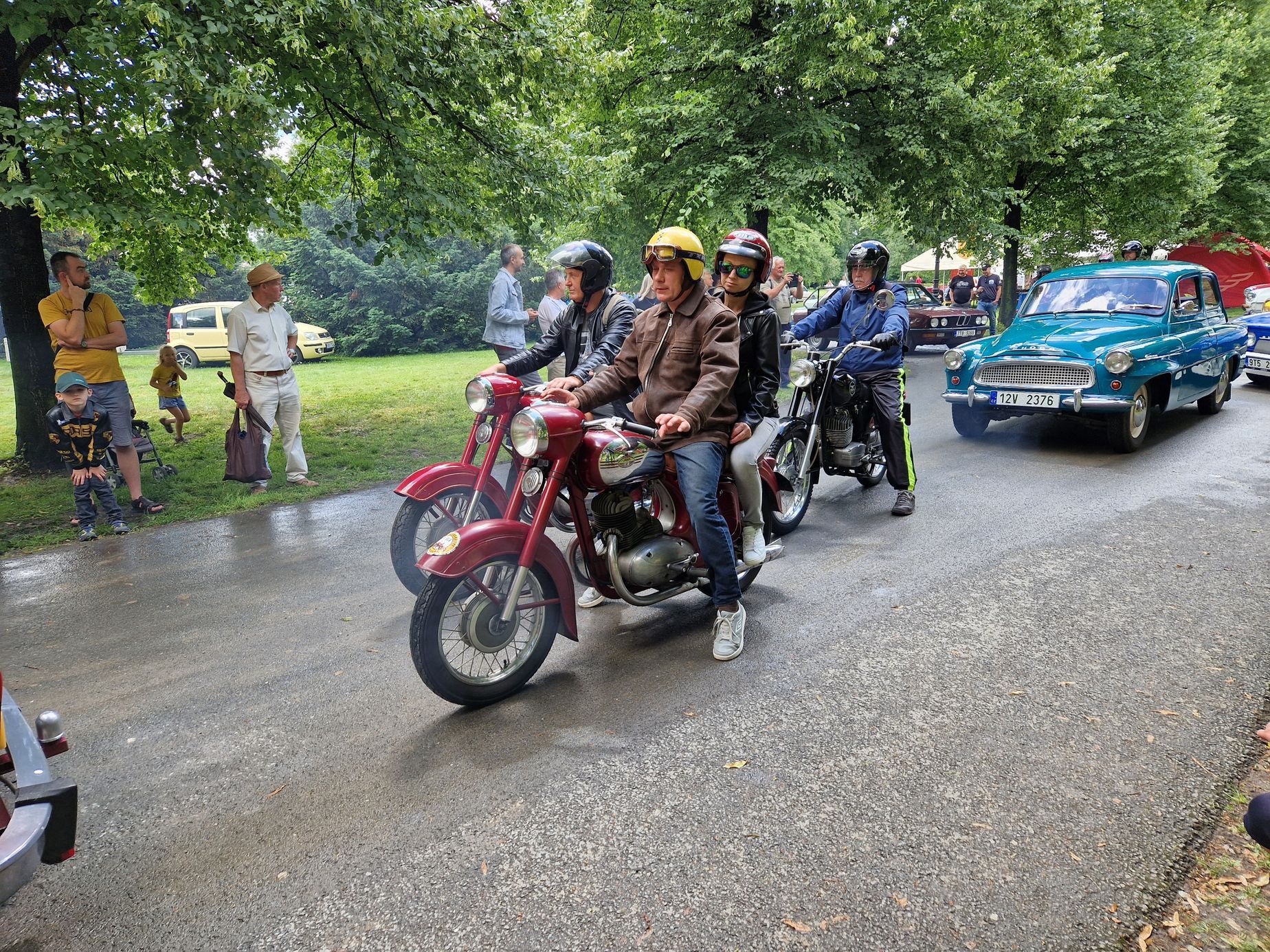 Sraz veteránů Kravaře - Aktuálně.cz