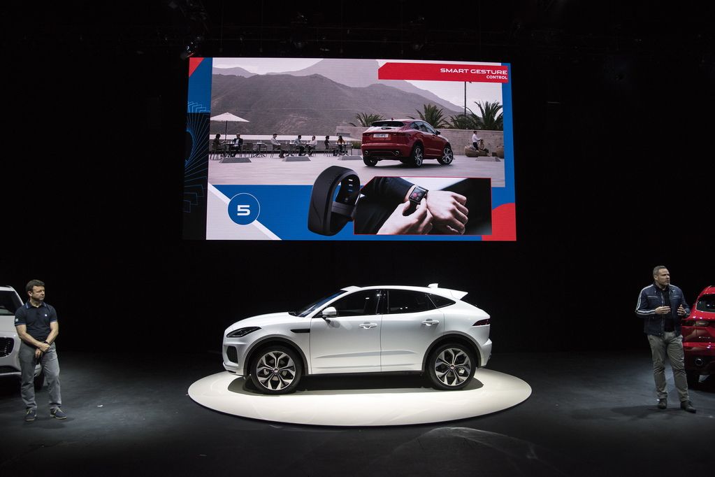 Podívejte se na sérii fotografií nového Jaguaru E-Pace, konkurenta pro Audi Q3 a BMW X1 ...