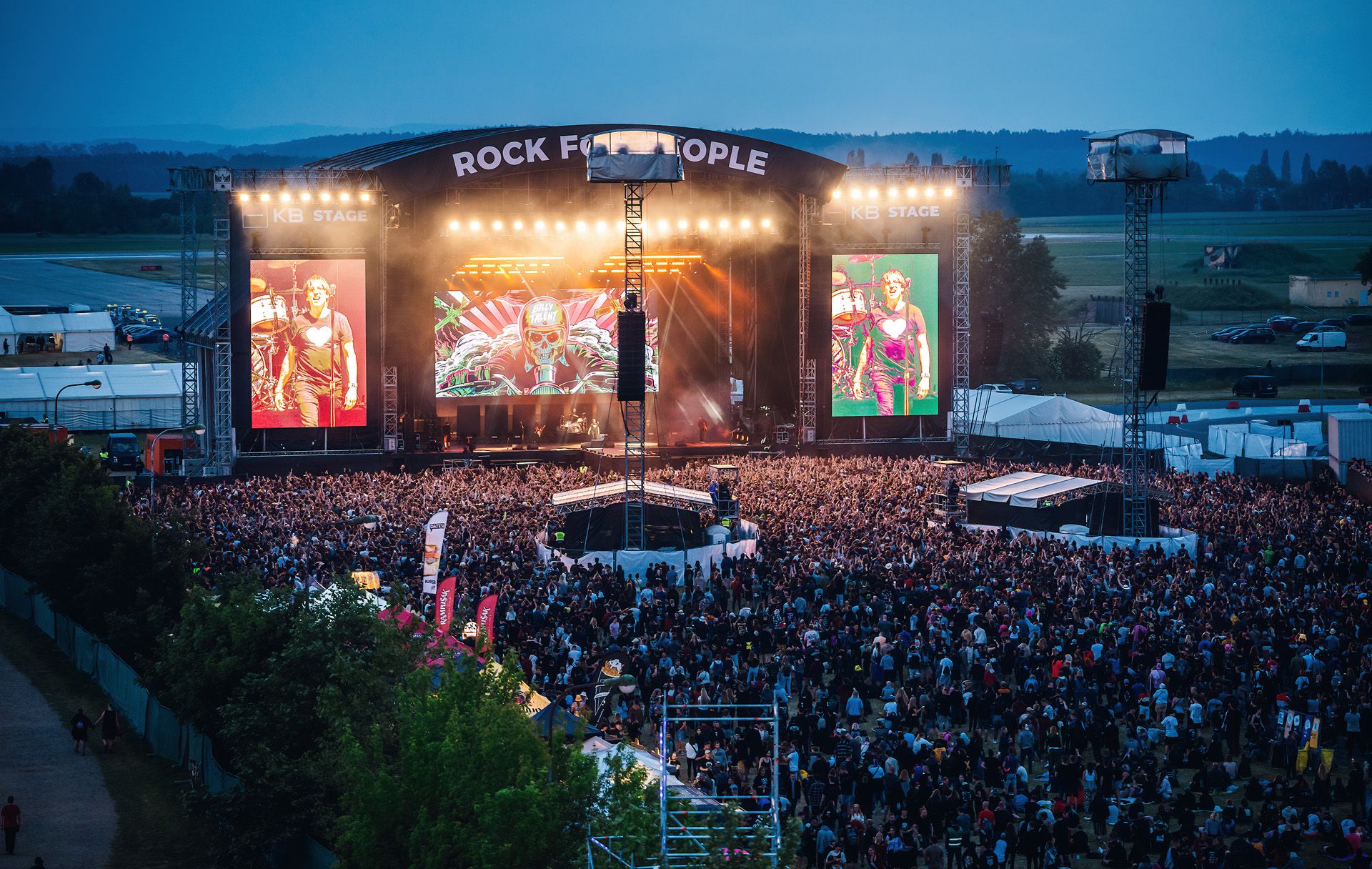 Machine Gun Kelly odešel bez potlesku. Nejlepší na Rock for People byli ...