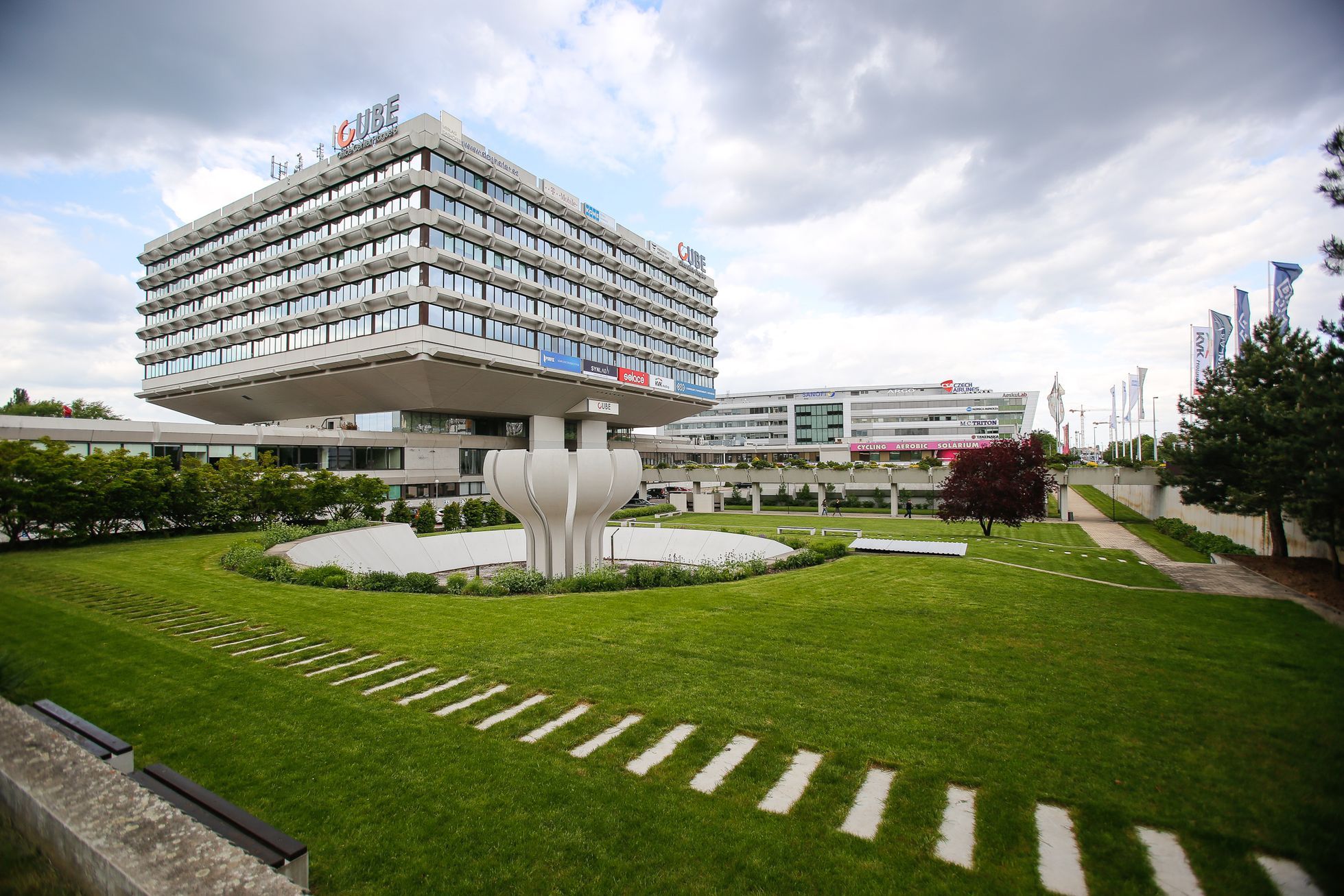 Nejošklivější architektura v Praze: Budova Koospolu připomíná novodobou ...