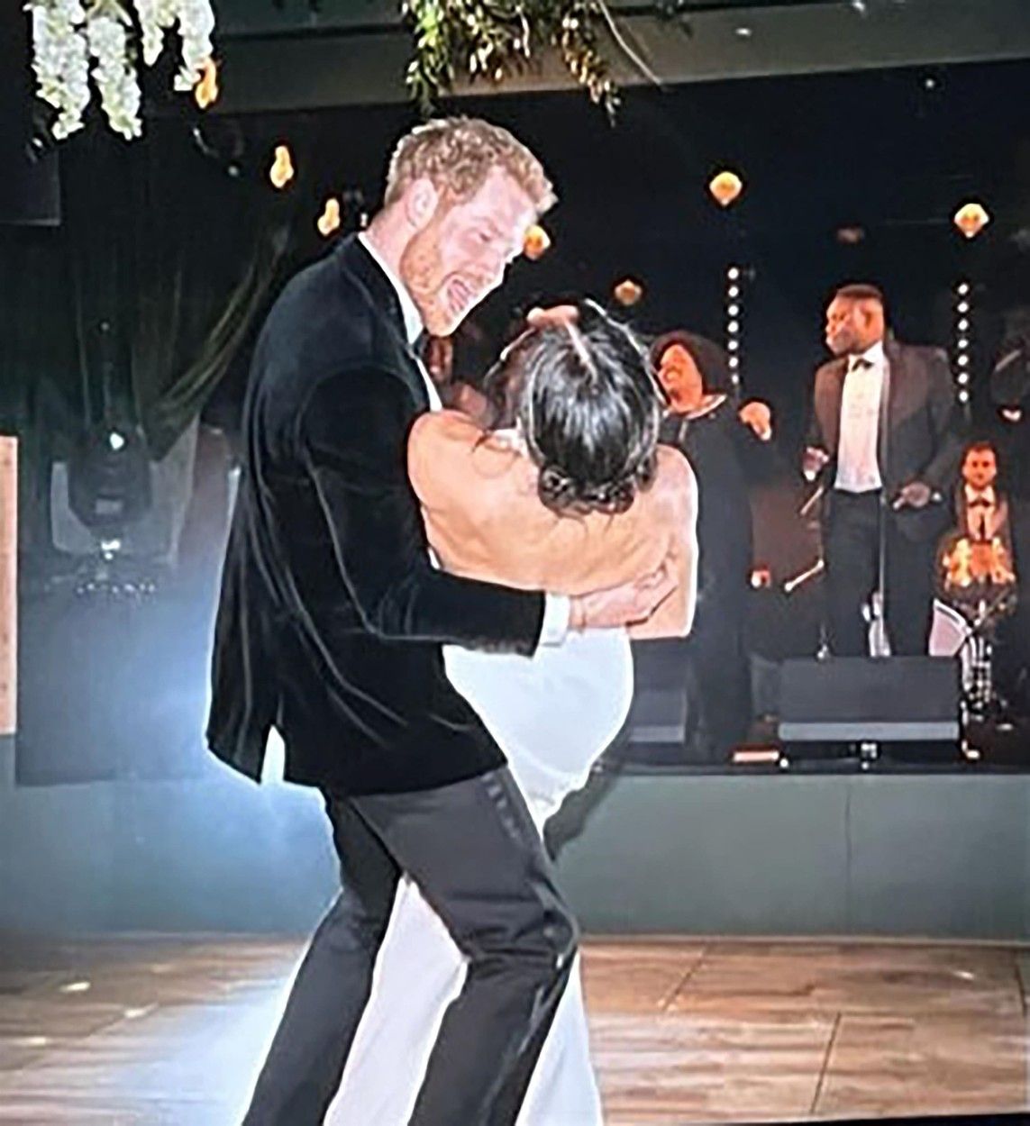 Sexy tanec a vášnivé líbání. Harry a Meghan ukázali soukromé fotky ze ...