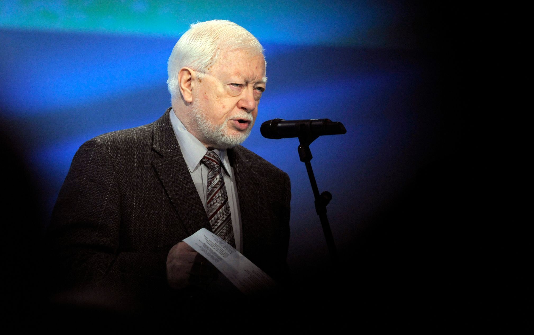 Zemřel Miroslav Jindra. Jeho životním překladem byla Hlava XXII ...