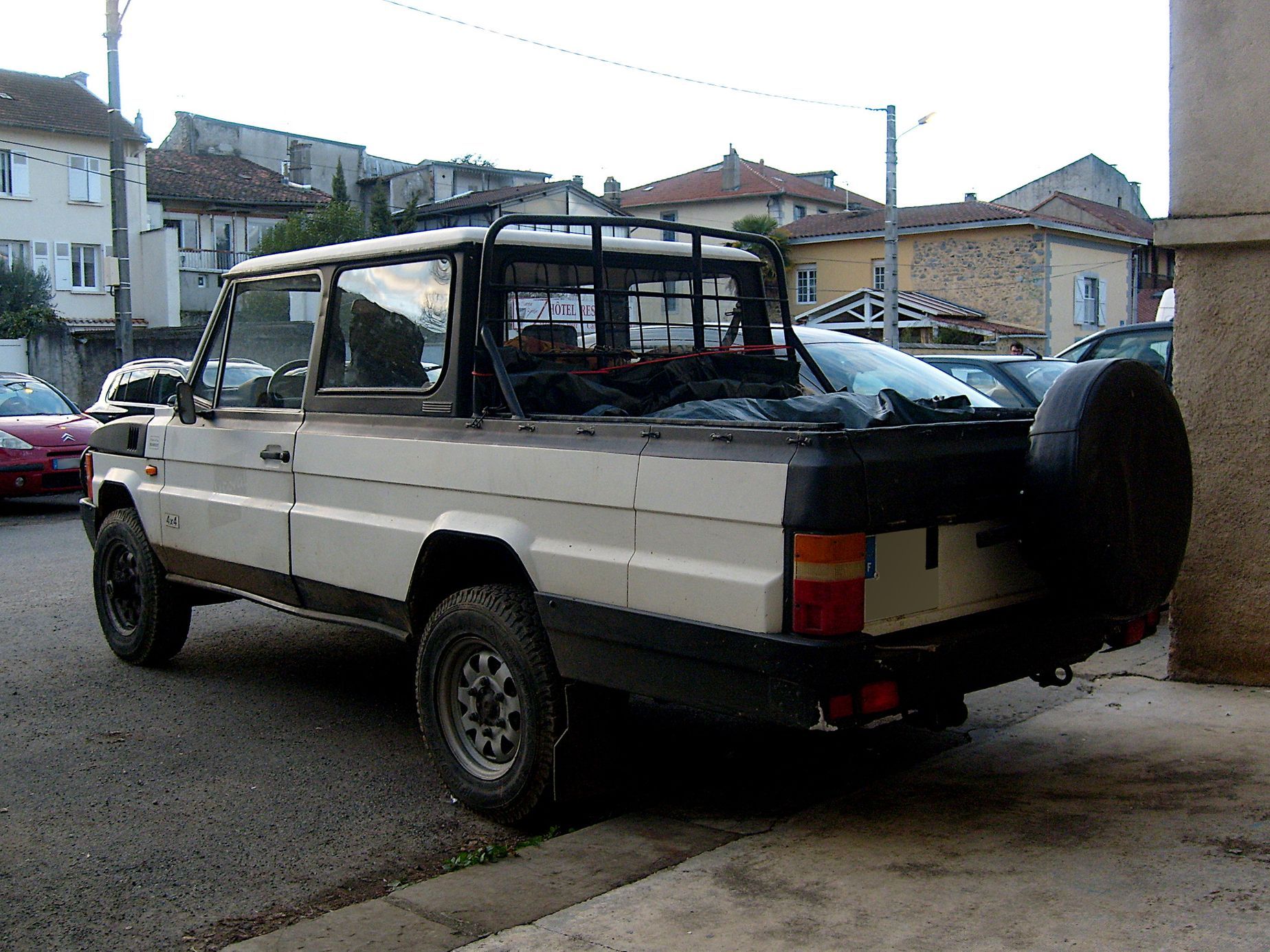 ARO 10 bylo malý rumunský off-road z 80. let. Dalo vzniknout první ...