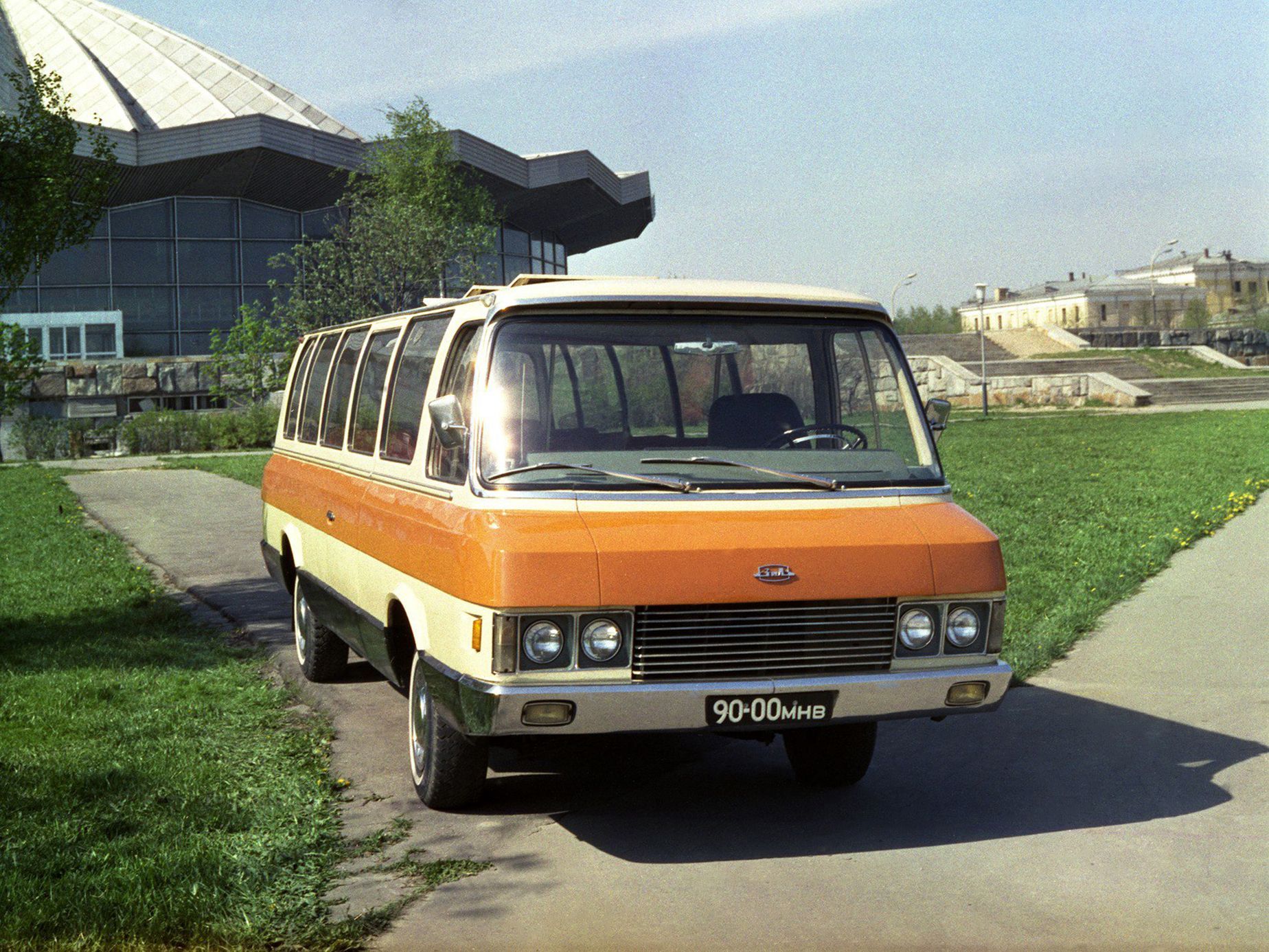 Luxusní ZiL 118 předběhl svou dobu. Nejhezčí sovětské auto chtěl dělat ...