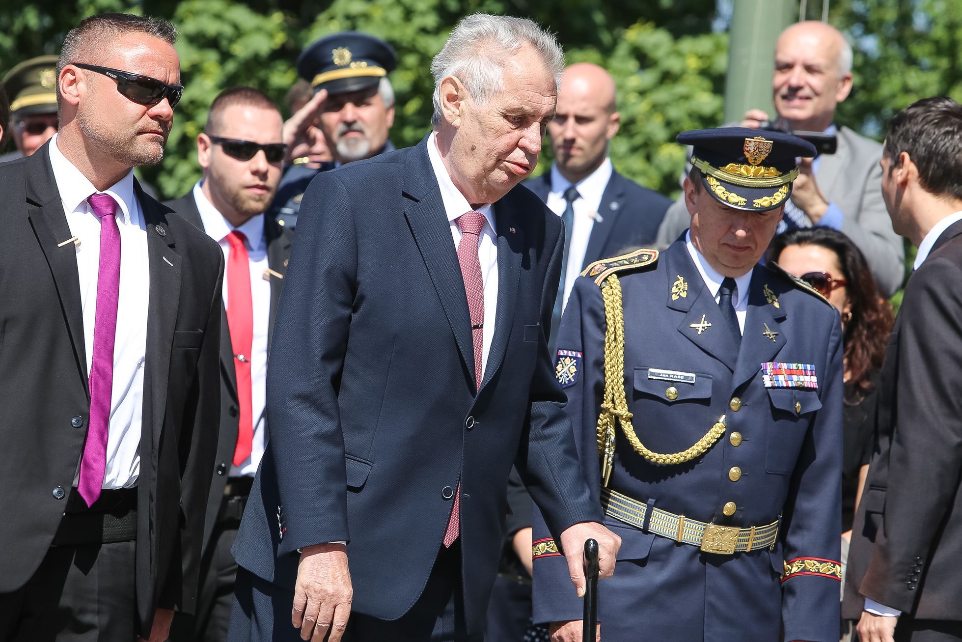 Zeman pozval na říjen do Česka šest prezidentů a stejně jako Trump ...