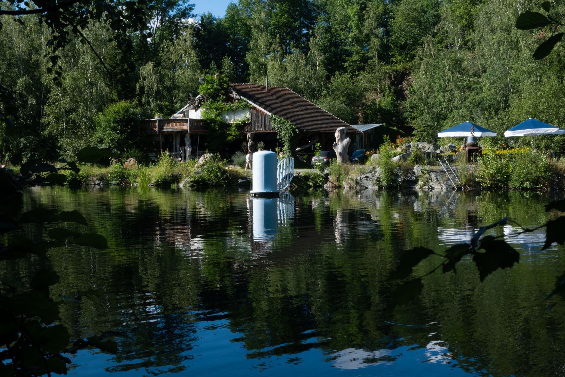 Koupání Lomeček v Plzeňském kraji má vodní pozorovatelnu a umělecké ...
