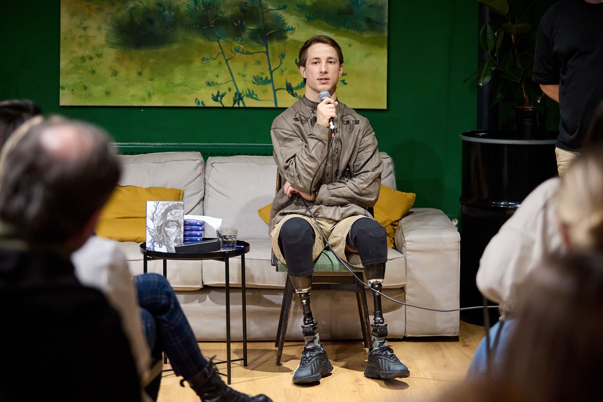 Najednou pekelná bolest. Ukrajinec, který přišel o obě nohy, dnes tančí ...