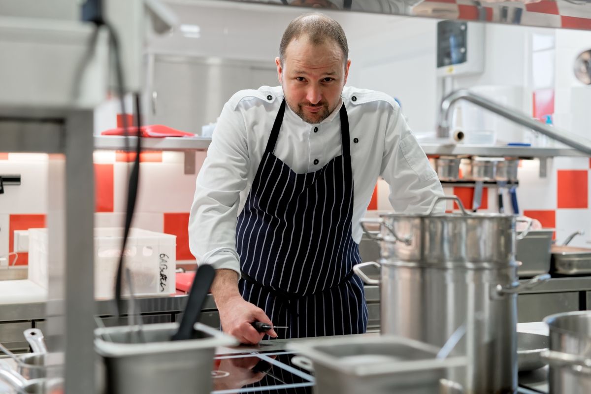 Vařil v bufetu na sporáku i hvězdné Julii Roberts. Většina kuchařů si ...