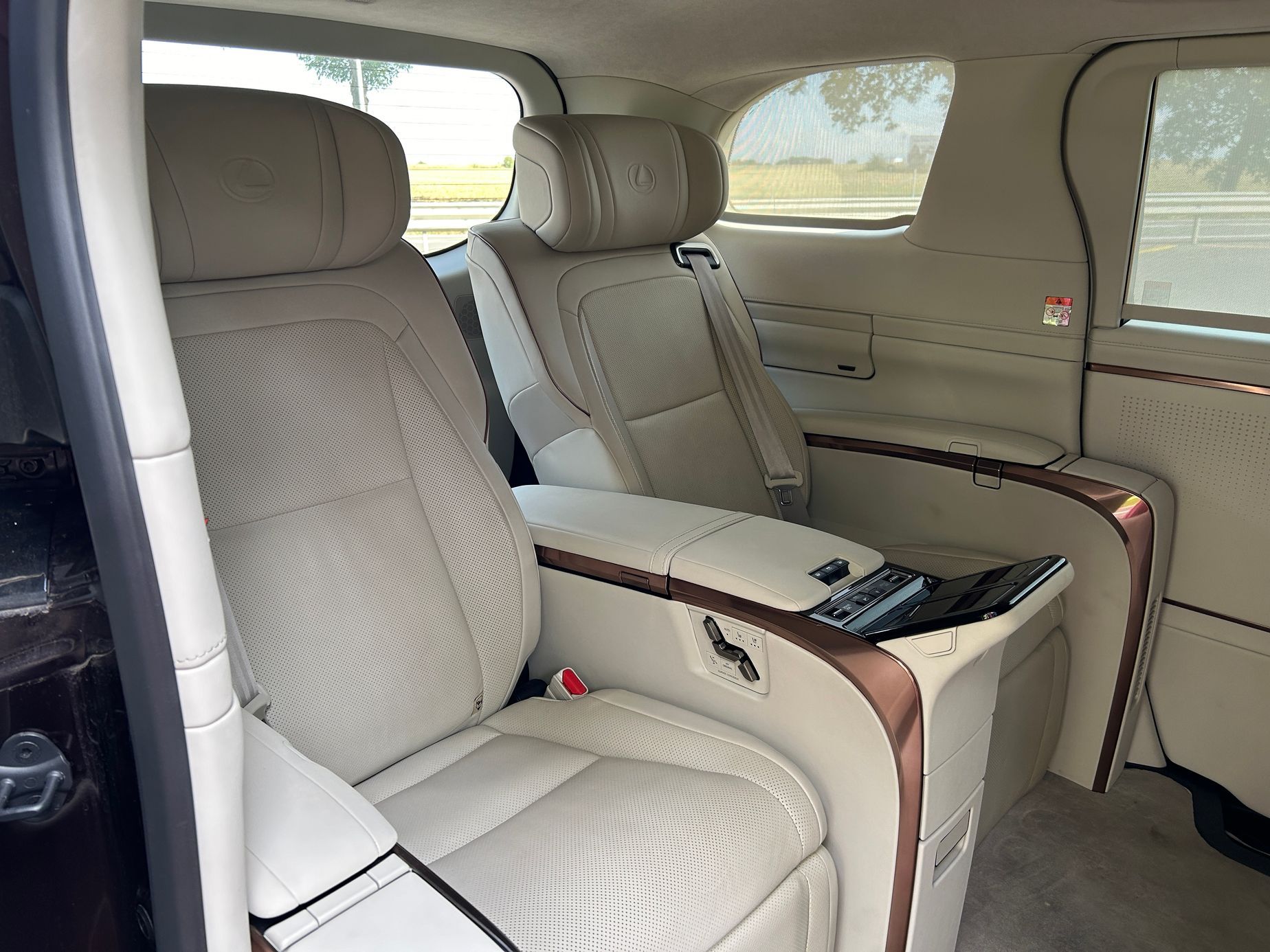 Test Lexus LM - Aktuálně.cz