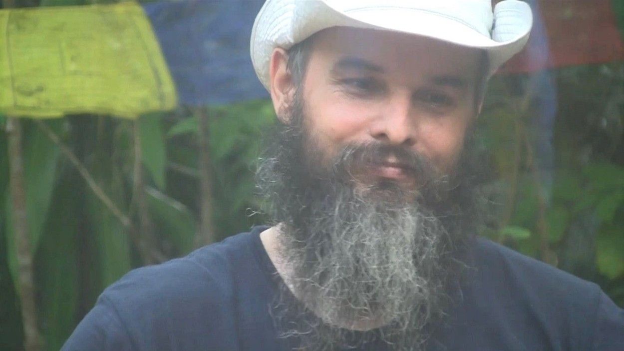 Guru Jára se vrátil do Česka, policie ho převezla z Filipín. Odsedí si ...