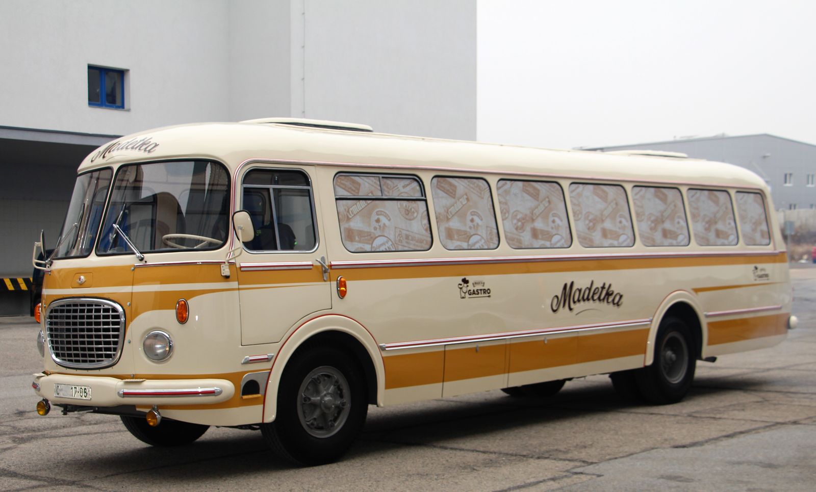 Do Škody 706 RTO pro máslo. Legendární autobus se proměnil v pojízdnou ...