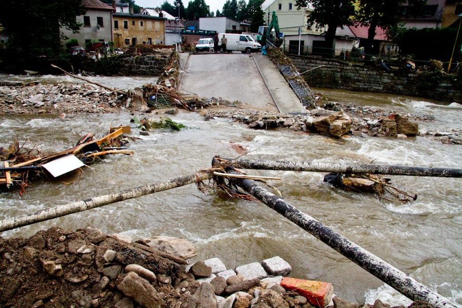 Mosty Chrastavě vzala voda, teď bude mít nové a zvedací - Aktuálně.cz