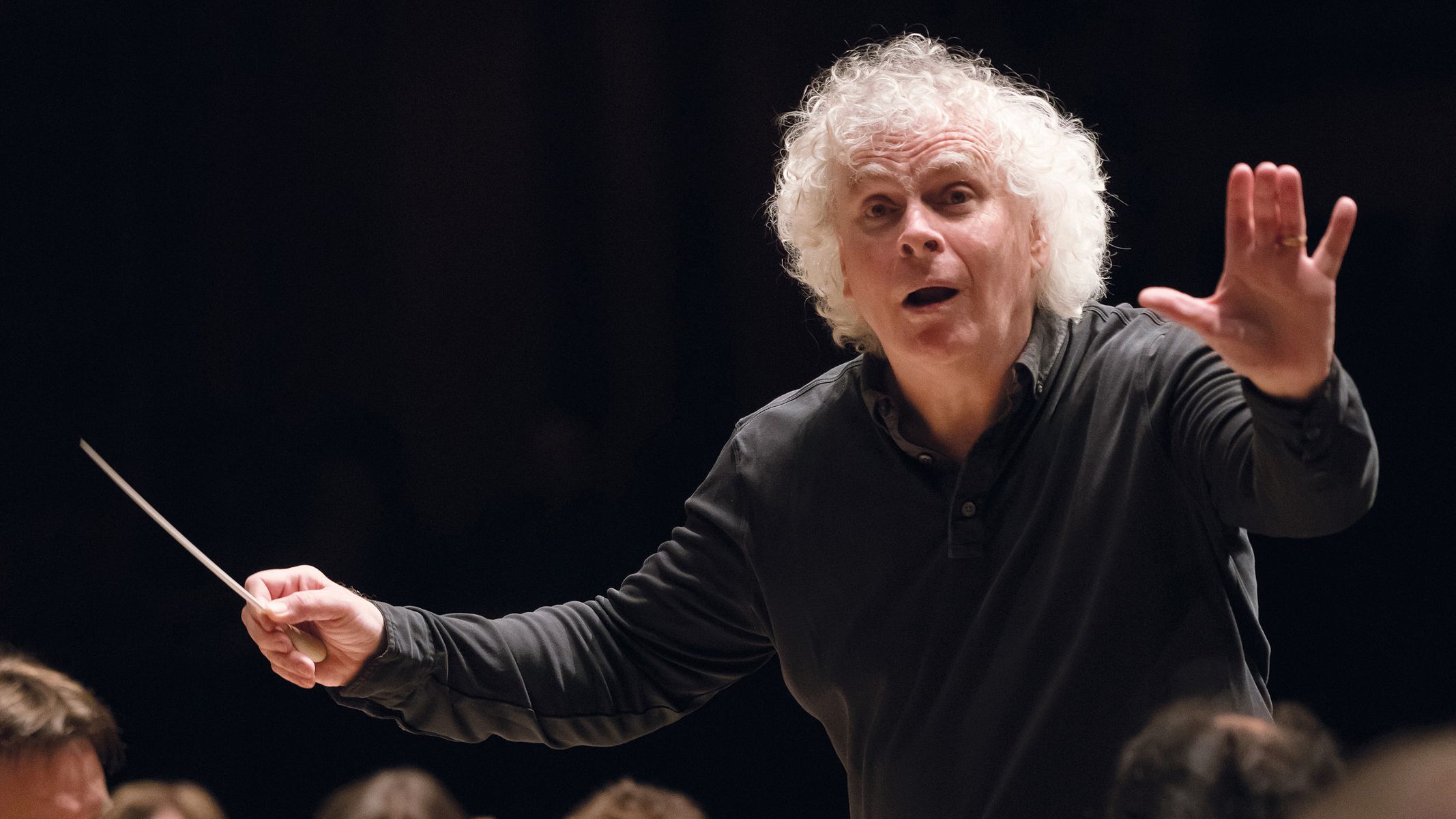 Sir Simon Rattle: Teď není doba na to, abychom prostě zahráli velkou ...