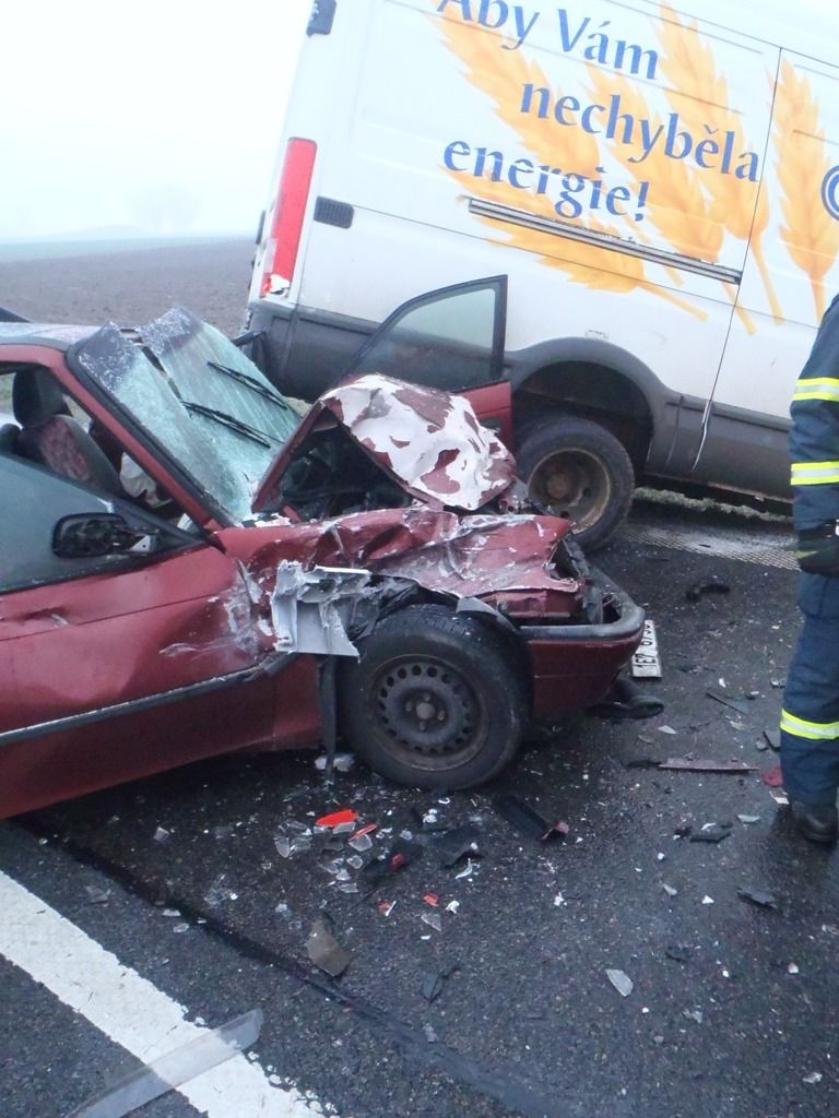 Hromadná nehoda hodiny blokovala na D8 směr na Německo - Aktuálně.cz
