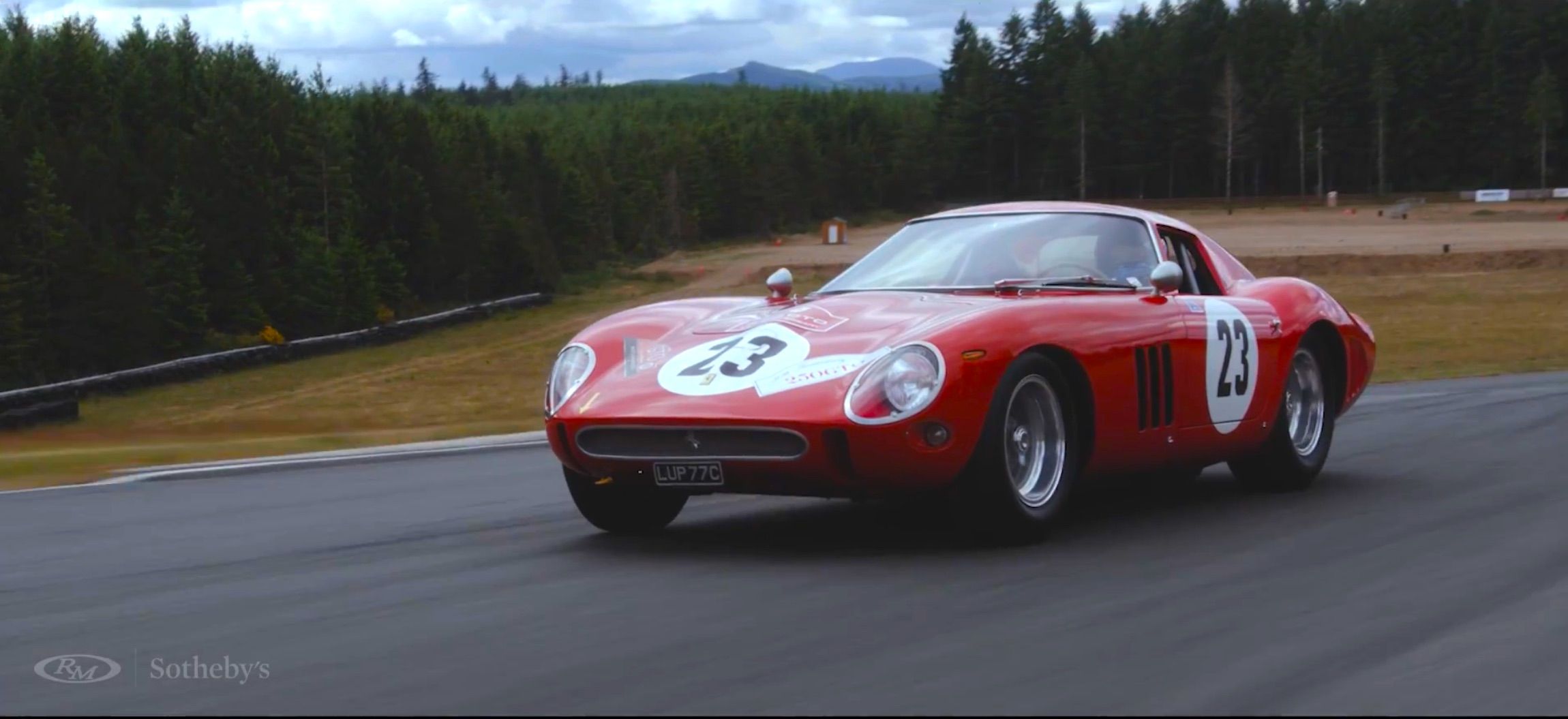 Nejdražší auto na světě jde do aukce. Ferrari z roku 1962 se prodává za ...