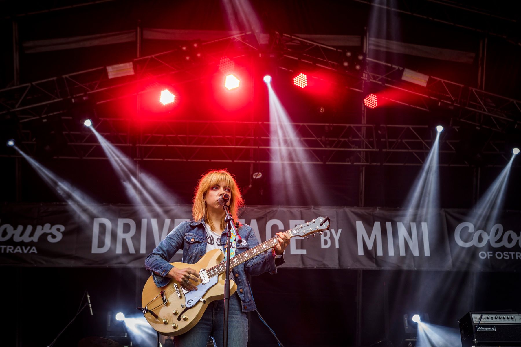 Recenze koncertu kapely Hurray for the Riff Raff na festivalu Colours ...