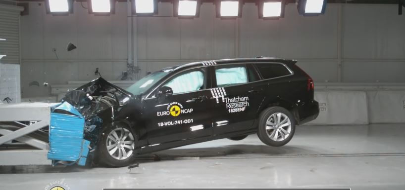 Euro NCAP Crash Test of Volvo V60 - Aktuálně.cz