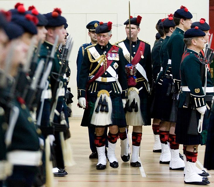 Prince Charlese vitali v Quebeku nadávkami a vajíčky - Aktuálně.cz