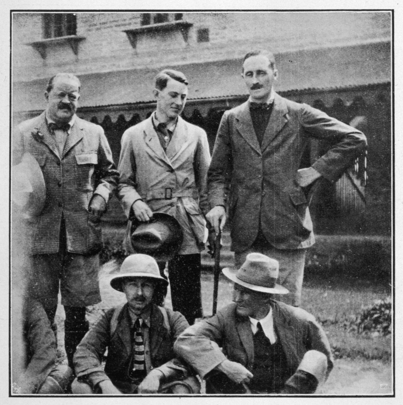 Bílé tělo Malloryho svítilo do dálky. Everest i po 100 letech drží ...