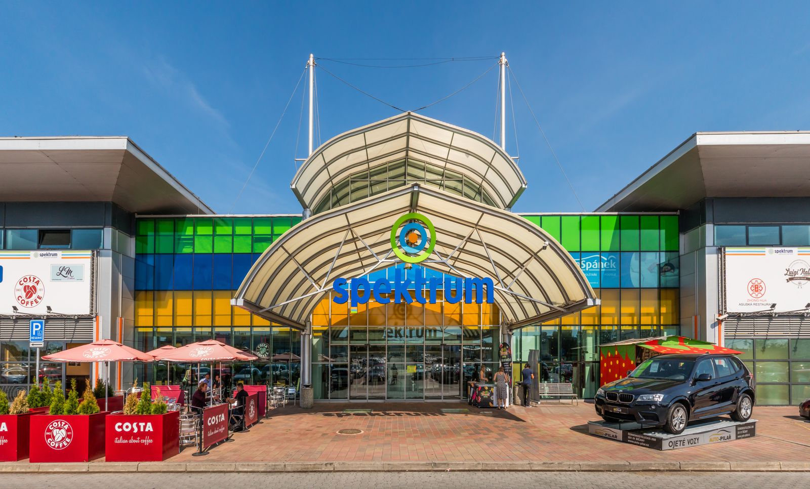 První novodobé obchodní centrum půjde k zemi. Nové se má otevřít v roce ...