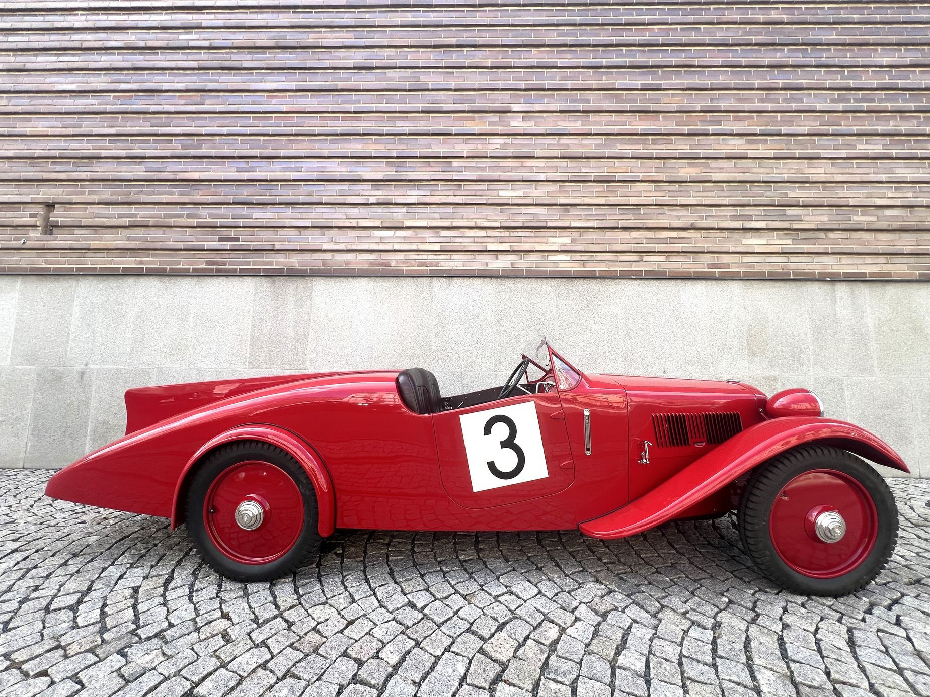 Po devadesáti letech opět na startu. Unikátní Jawa pojede 1000 mil ...