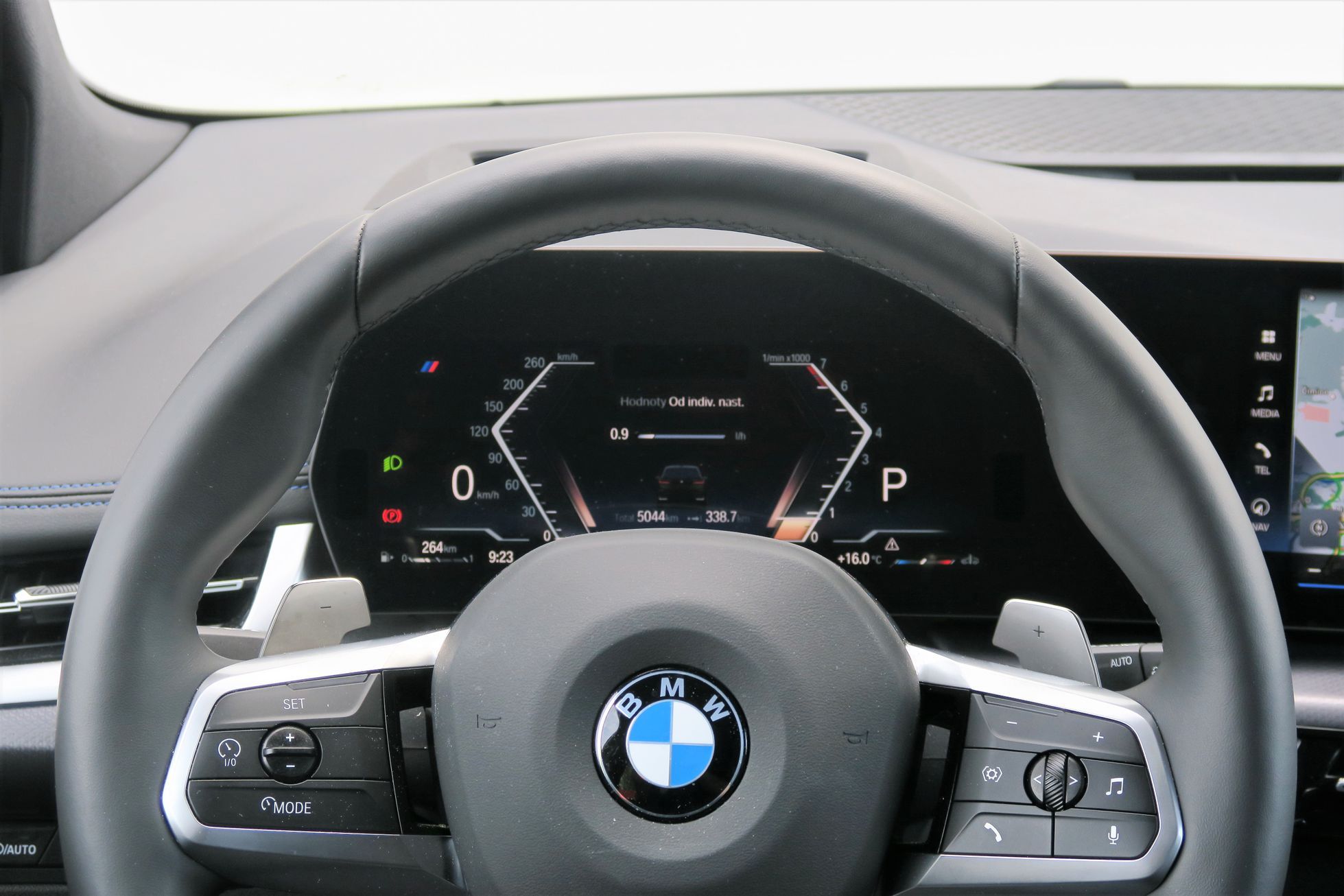 Rodinné BMW popírá lékařskou vědu. Čím větší ledviny, tím menší žízeň ...