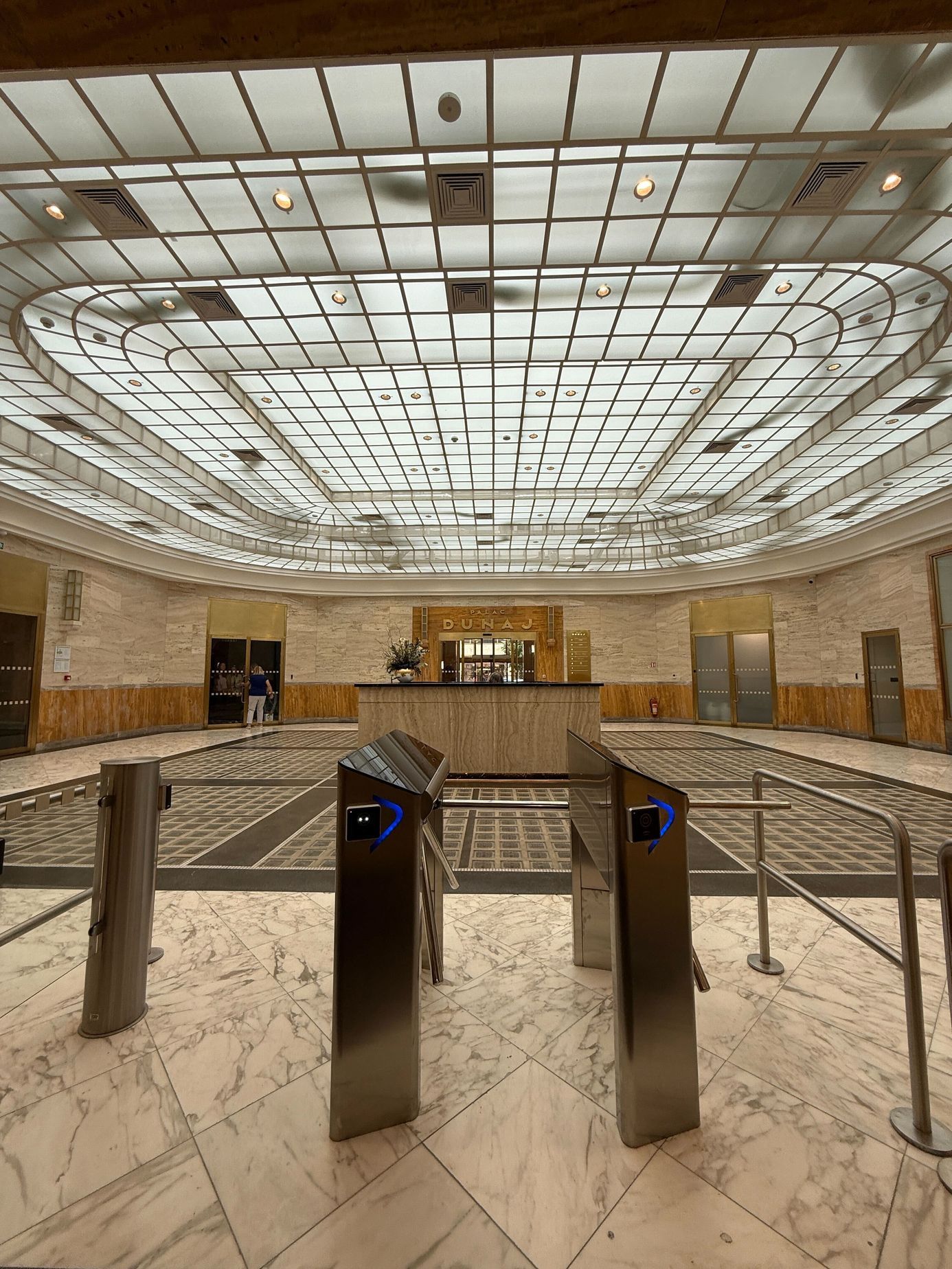 Před a Po aneb Proměna nablýskaného Paláce Dunaj. Navazuje na zlaté ...