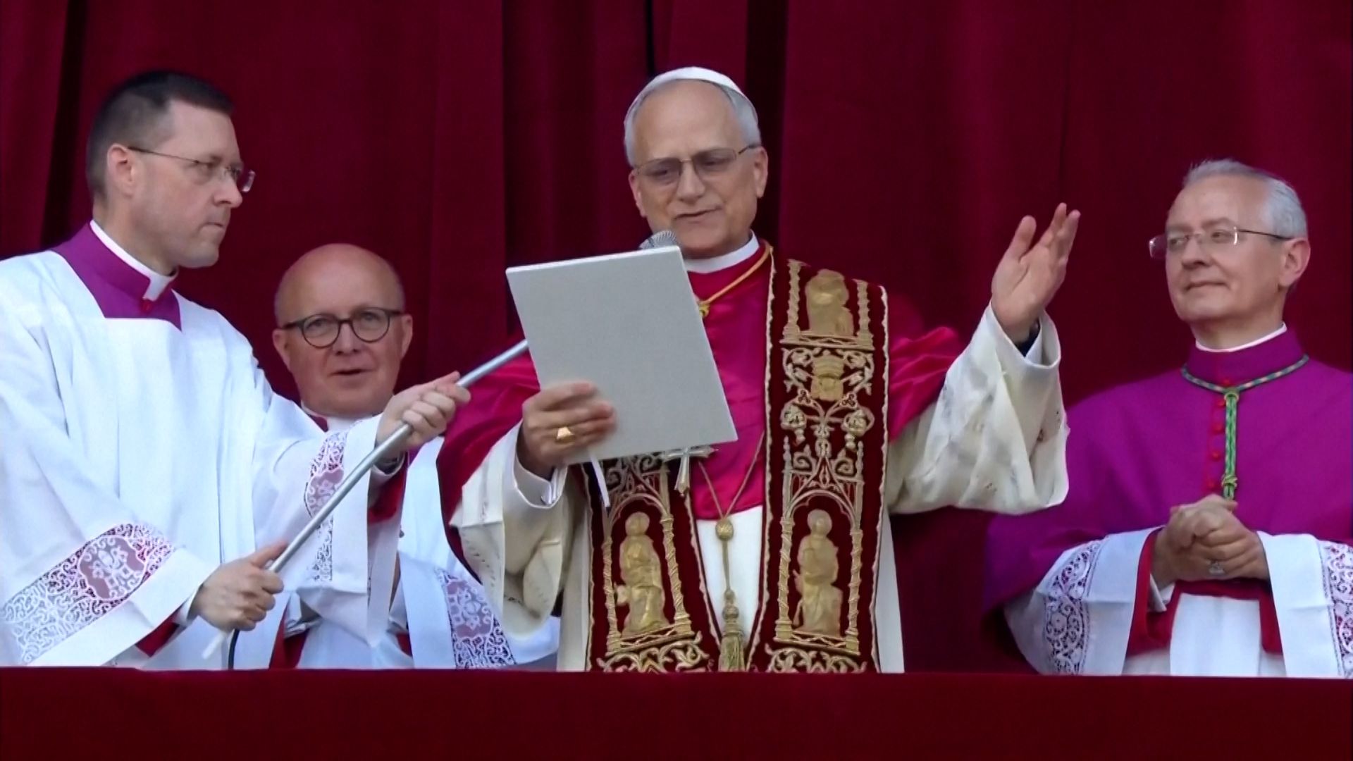 Nový papež Lev XIV. poprvé promluvil k veřejnosti - Aktuálně.cz
