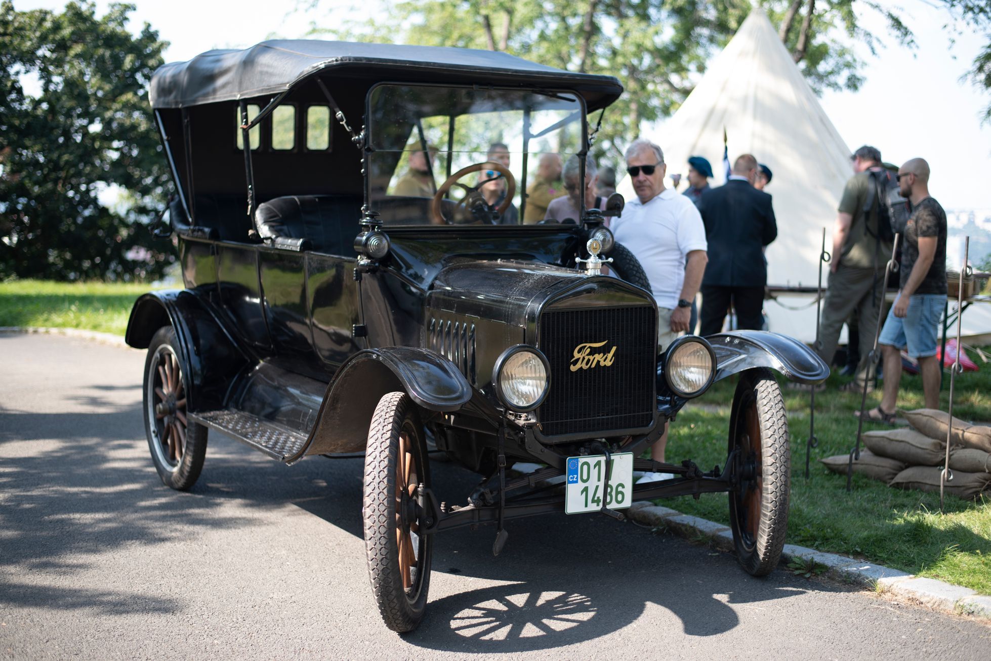 Den válečných veteránů na „Míráku“: Legendární americká auta i ...