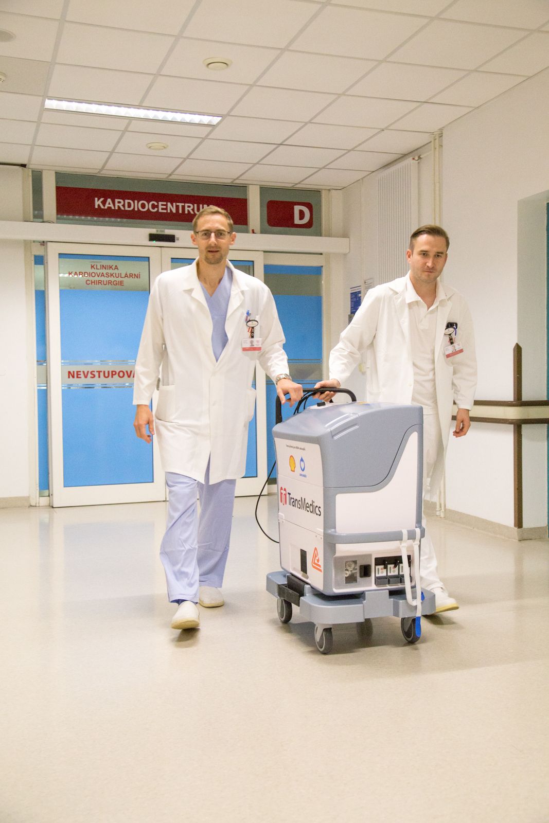 Lékařům se podařilo převézt bijící srdce. Nová metoda má zvýšit počet ...