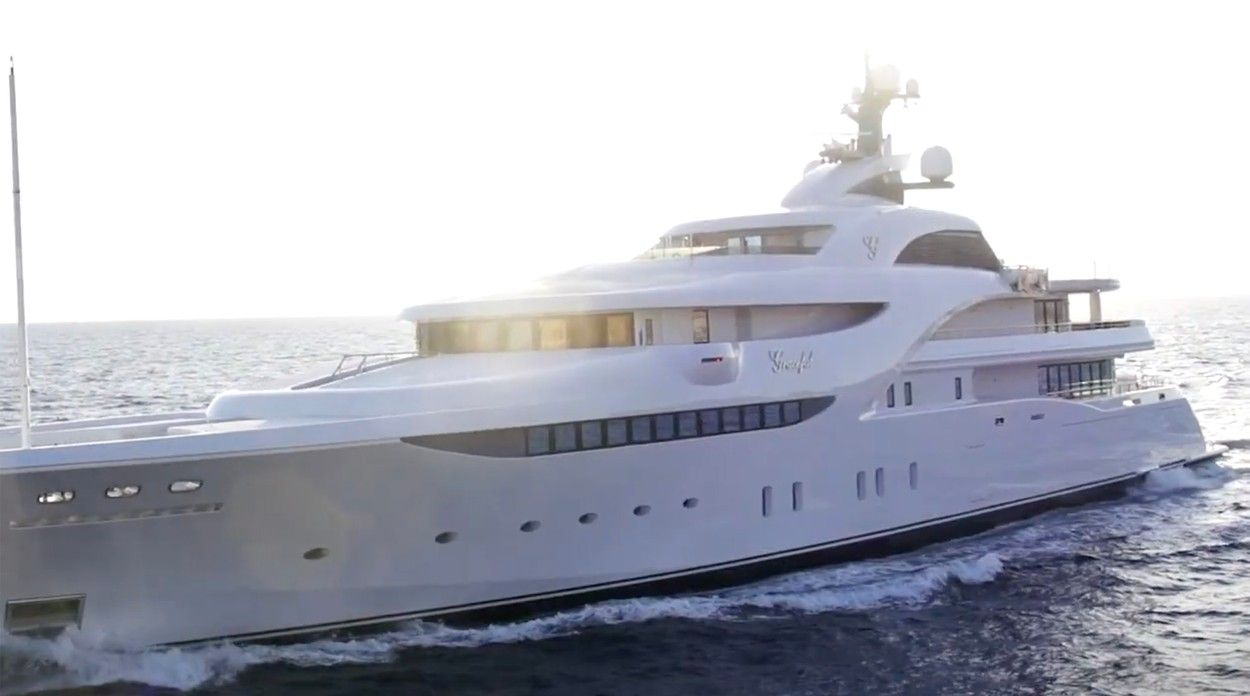 Putinova luxusní jachta unikla sankcím. Opravená a modernizovaná pluje ...