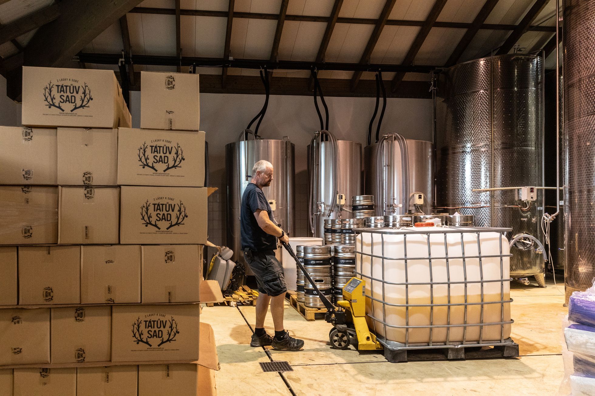 Za cider v Líšnici vyměnili byty v Praze. Ze zchátralého statku vznikl ...