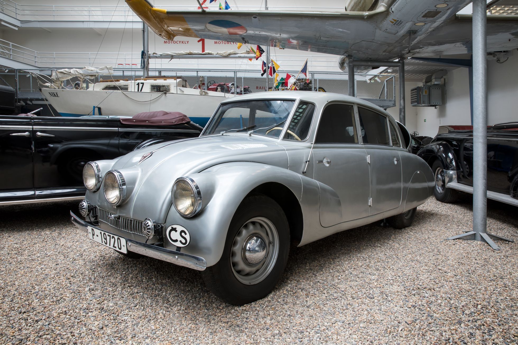 Tatru 87 proslavili Hanzelka a Zikmund. Její menší sestru pohřbil ...