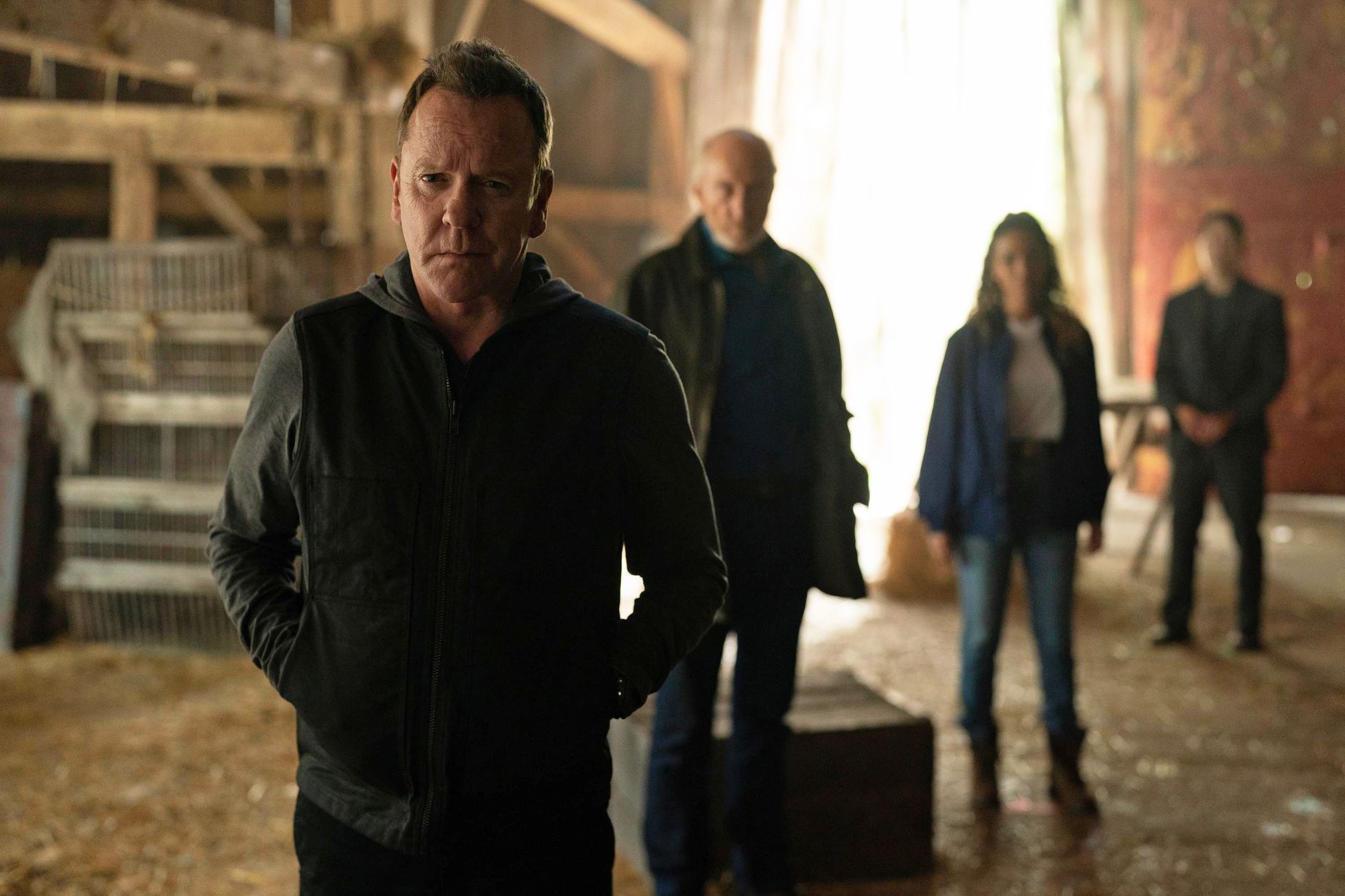 Recenze seriálu Králičí nora s Kieferem Sutherlandem - Aktuálně.cz