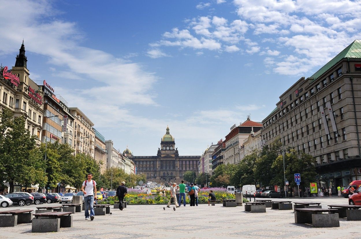 Architekt: Václavák je náhrobkem komunismu. Z Prahy se stane evropské ...