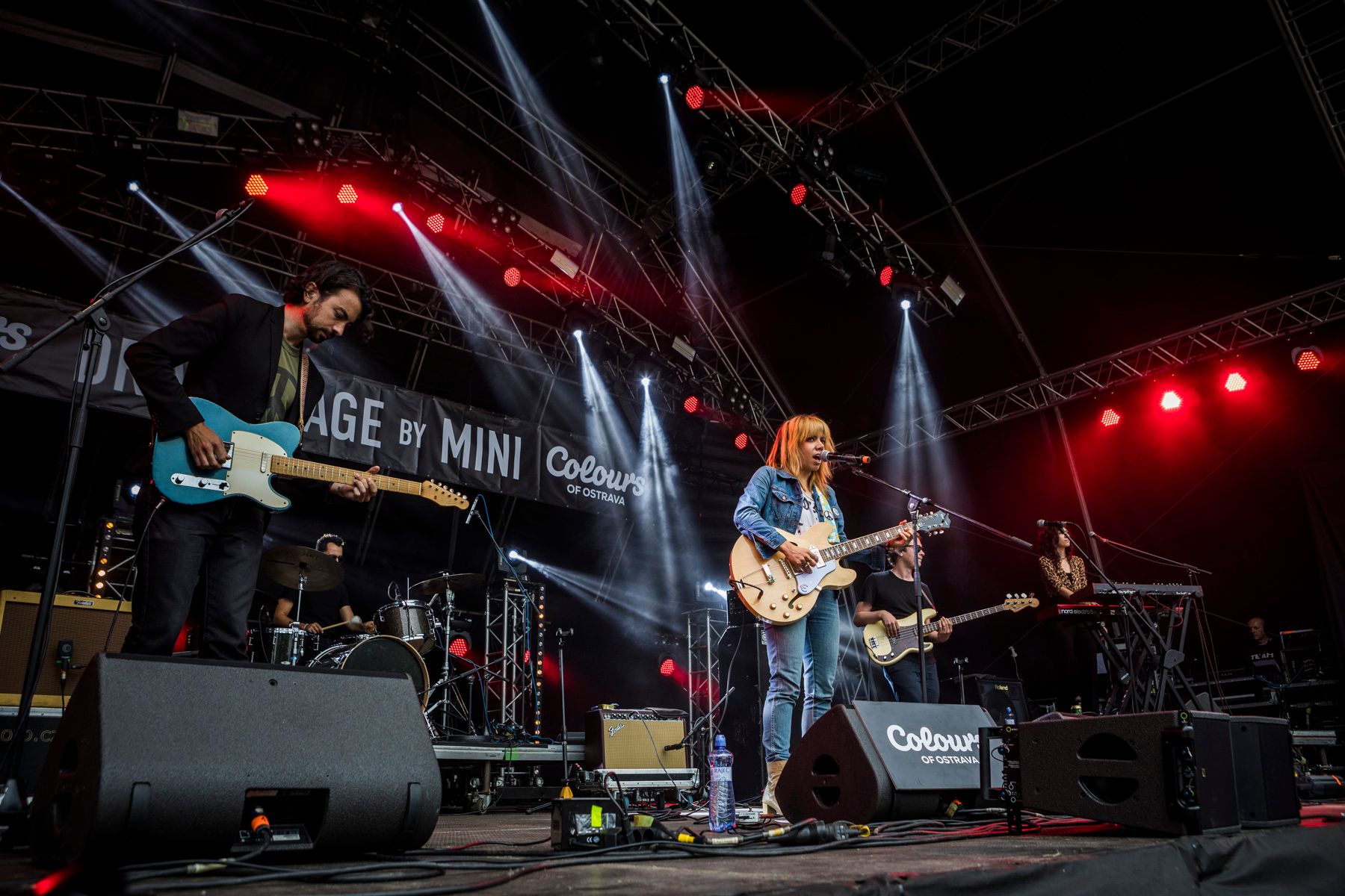 Recenze koncertu kapely Hurray for the Riff Raff na festivalu Colours ...