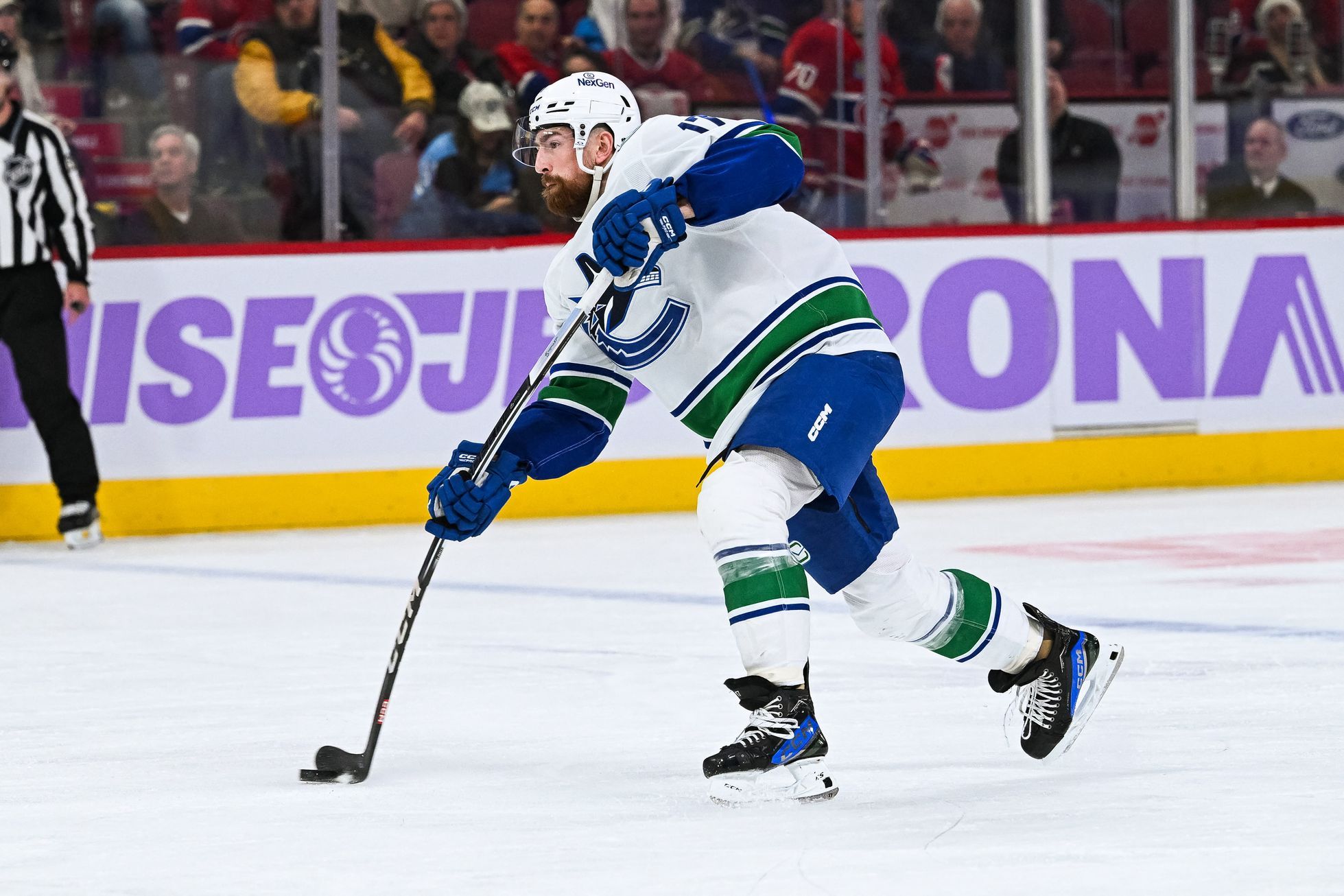 Hronek přihrál v NHL na dva góly, ve statistice plus mínus bodů je ...