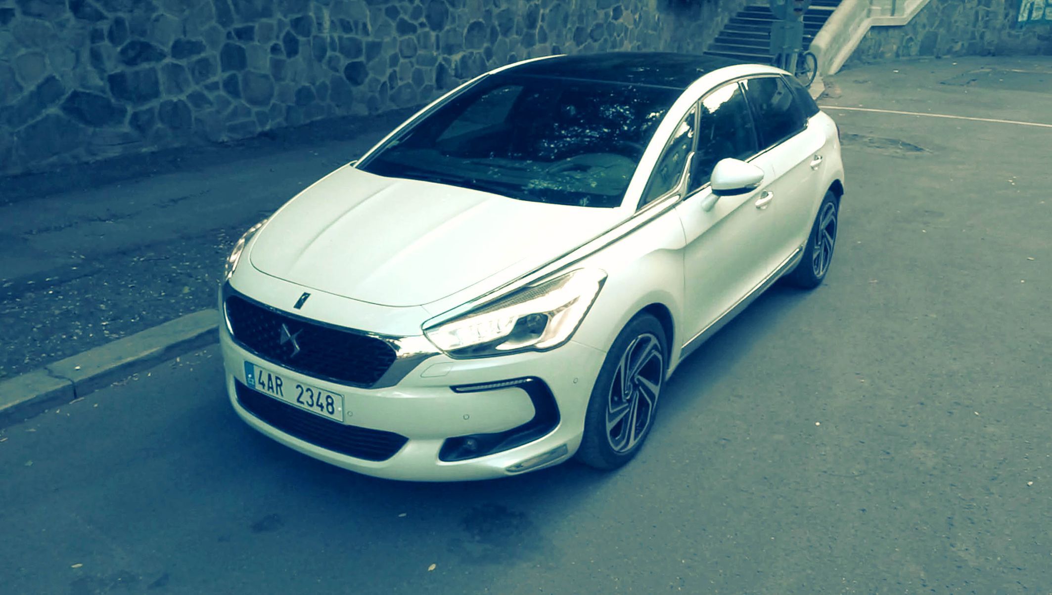 DS5: Výstřední hybrid pro Fantomase - Aktuálně.cz