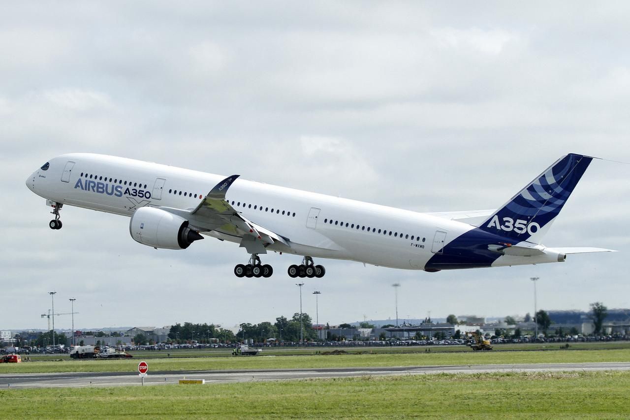 Velká premiéra. Nový Airbus A350 byl poprvé ve vzduchu - Aktuálně.cz
