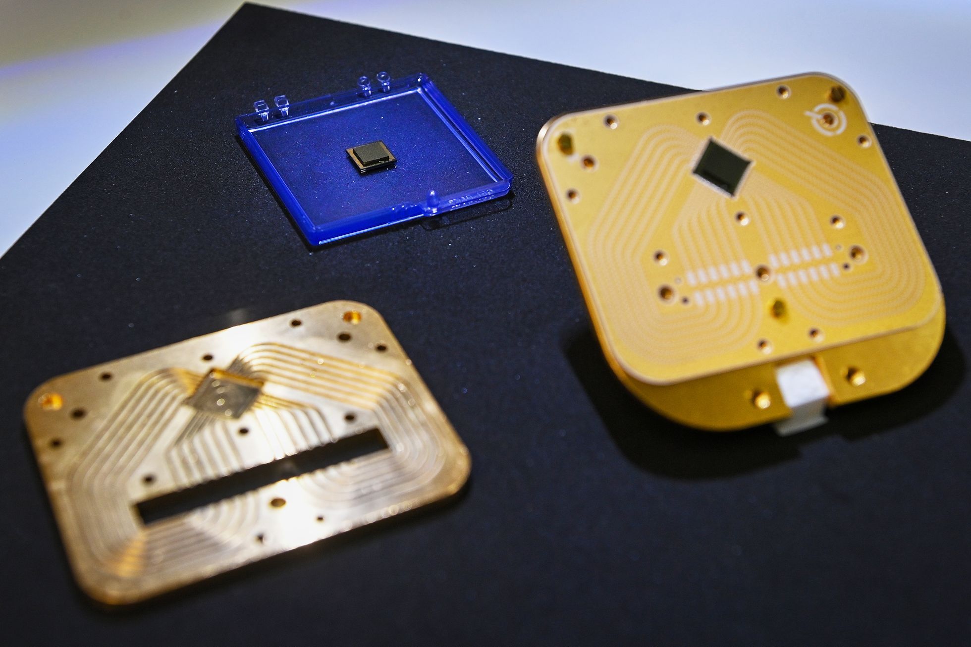 To není nová Škoda, ale kvantový superpočítač. Ostravský VLQ posouvá ...