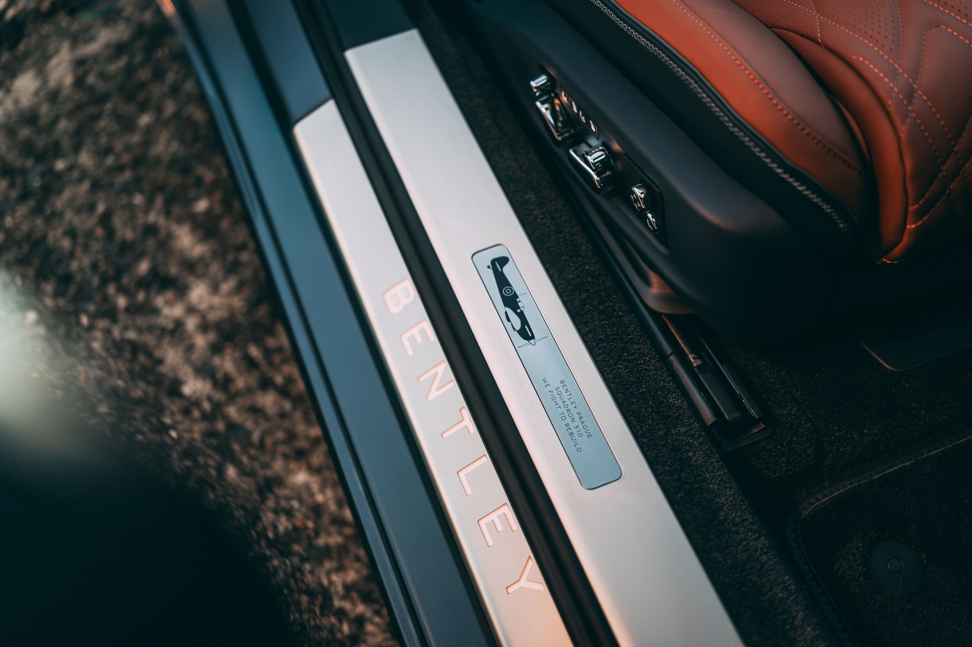 Vzdávají hold československým hrdinům RAF. Čtyři speciální Bentley byl ...