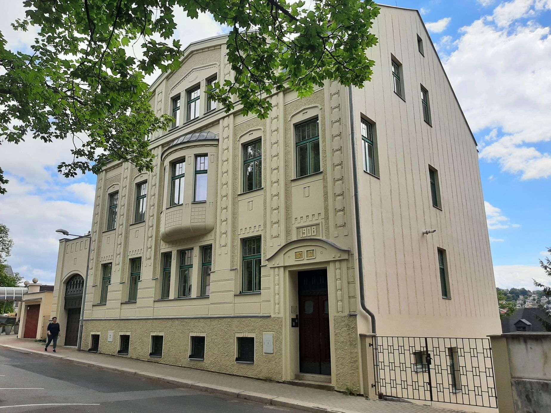 Jablonec, centrum: vily německé tradice a záhadný arabský nápis z ...