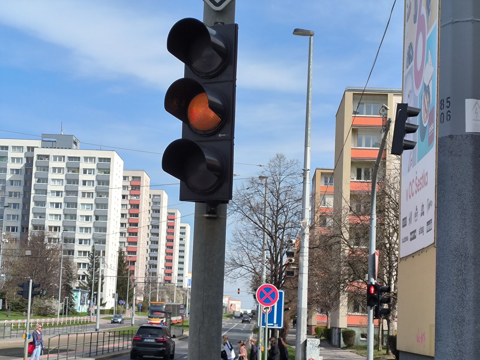 Žlutá a červená jsou si rovny. Dvě projetí semaforu jsou o řidičák, jak ...