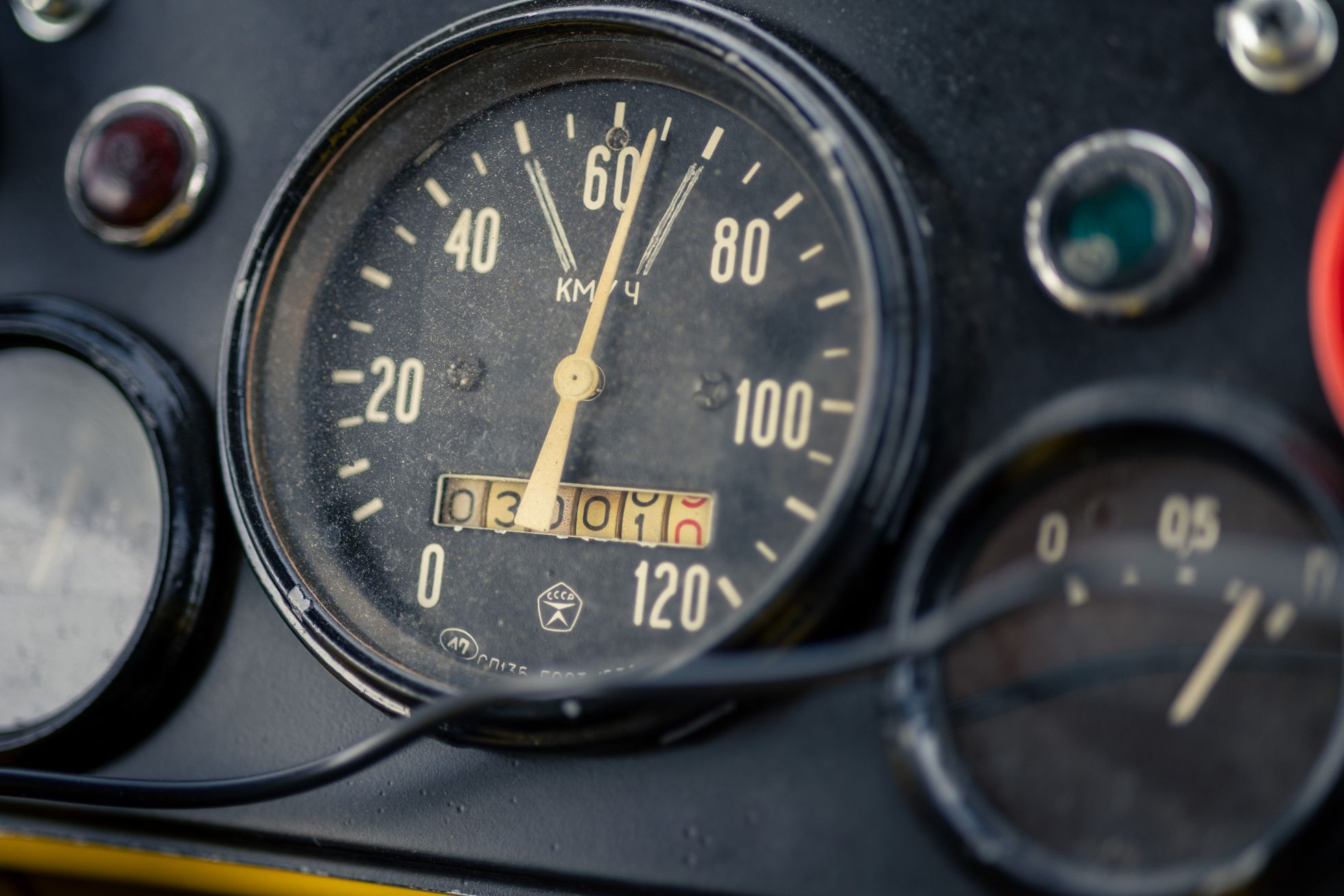 Luaz 967, známý jako žlutá žába, je auto které není stavěné na ...