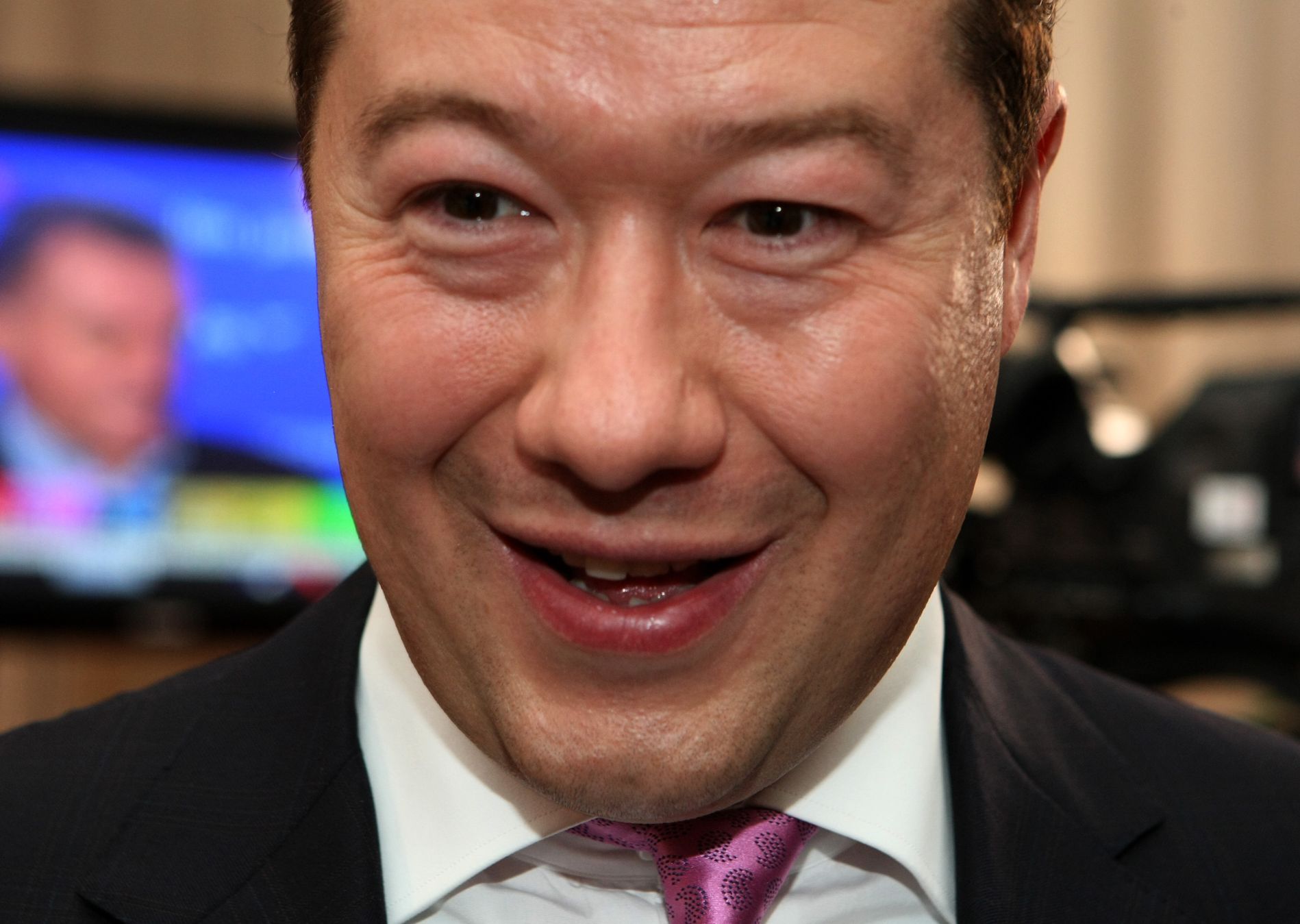 Okamura vydělal 11 milionů. Kdo mu zaplatil, nechce říct - Aktuálně.cz