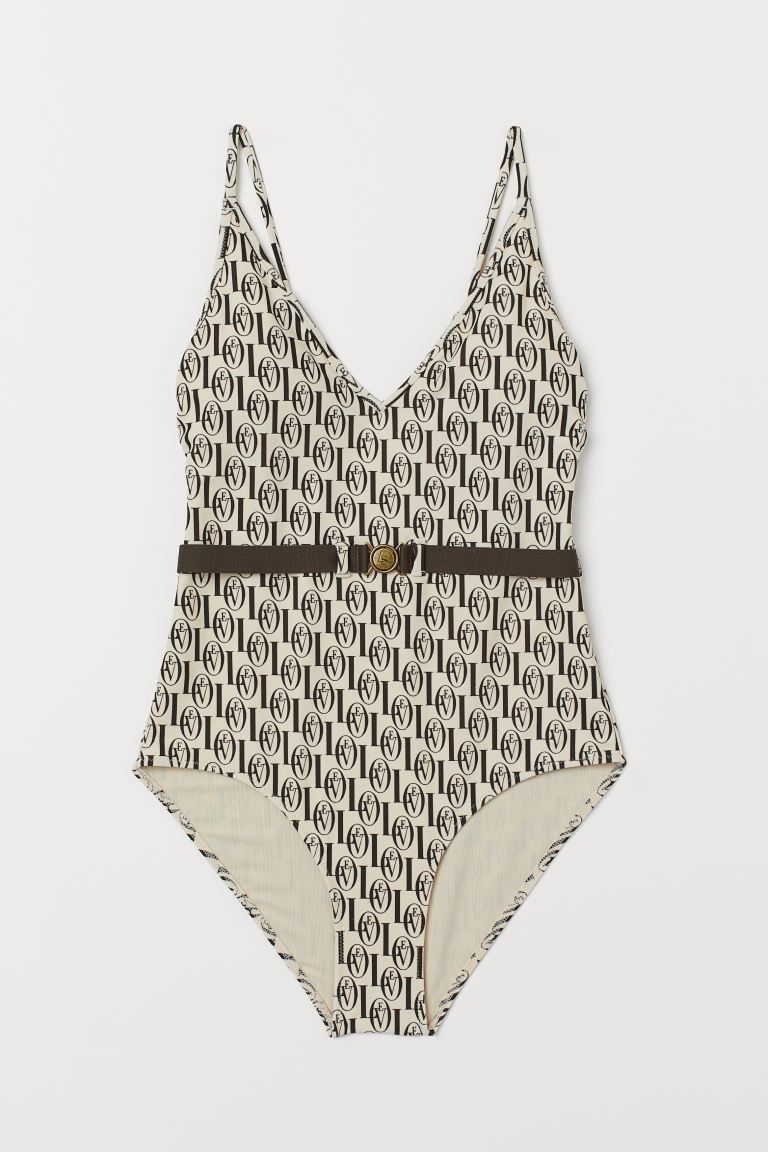 Módní inspirace: svůdné průstřihy a flitry. V těchto plavkách budete za ...