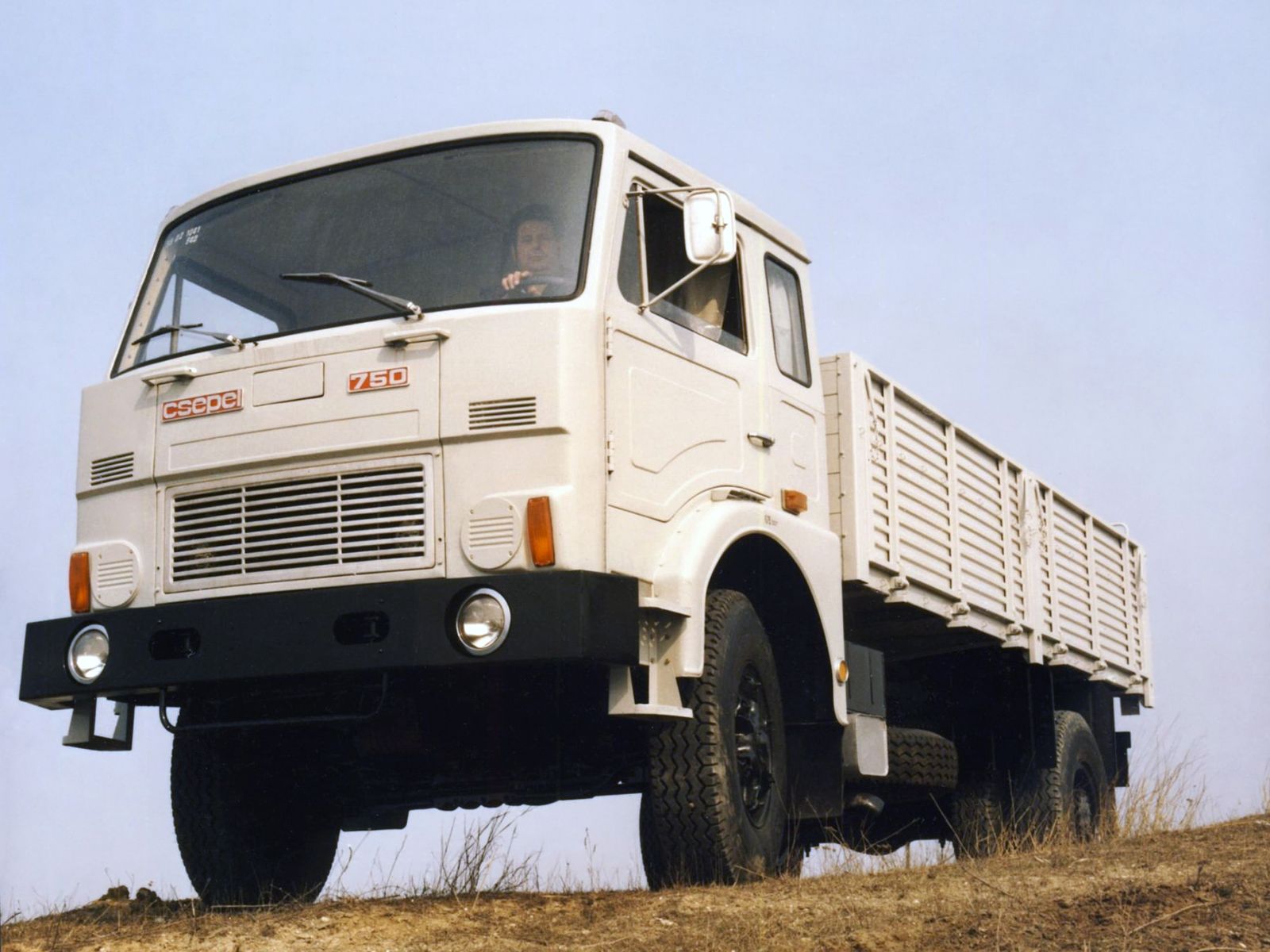 Maďarský Csepel je zapomenutou značkou nákladních aut. Zničilo ji ...