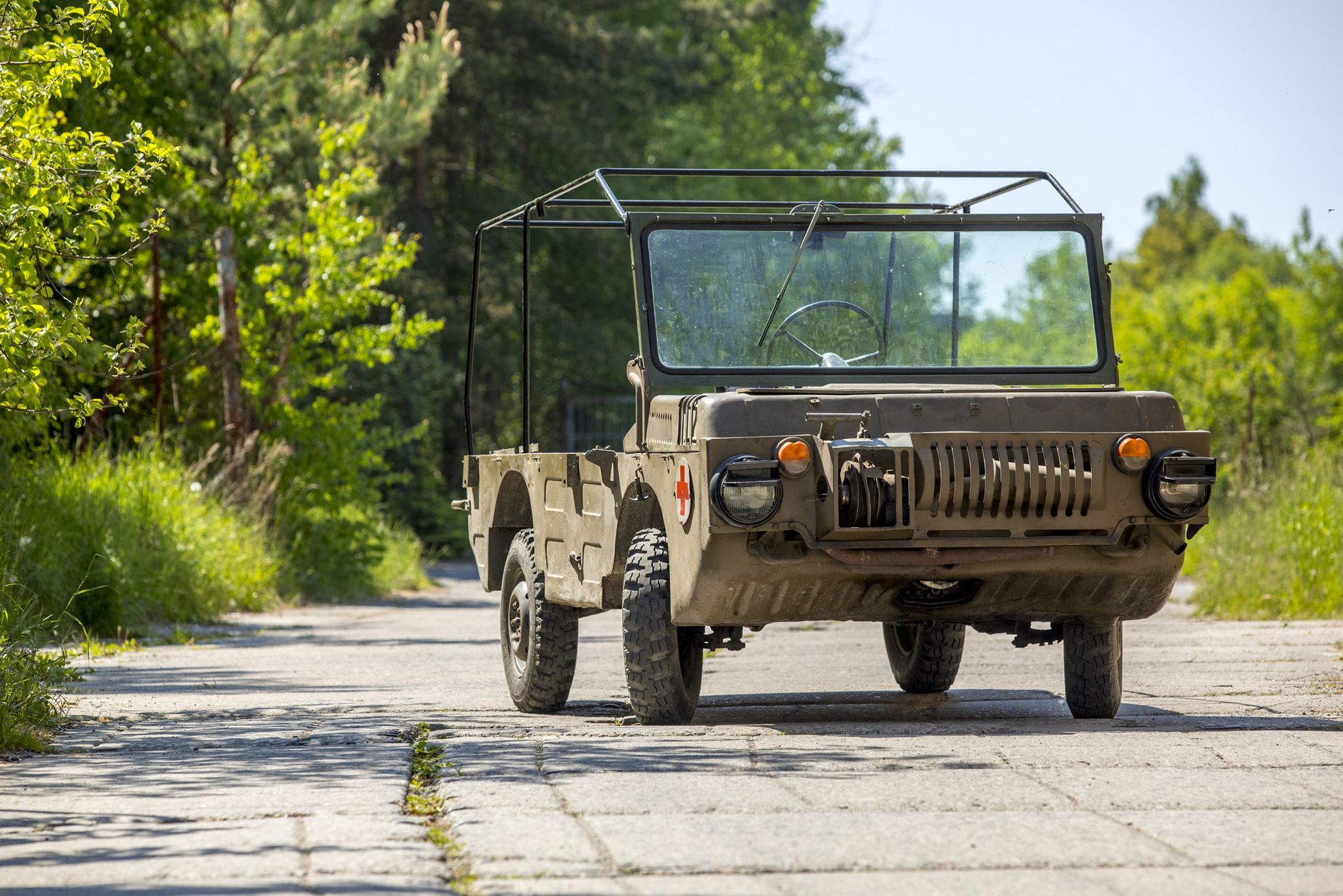 Po žlutém trabantu žlutá žába. Přibáň s ní chce vyplout přes Rusko, má ...