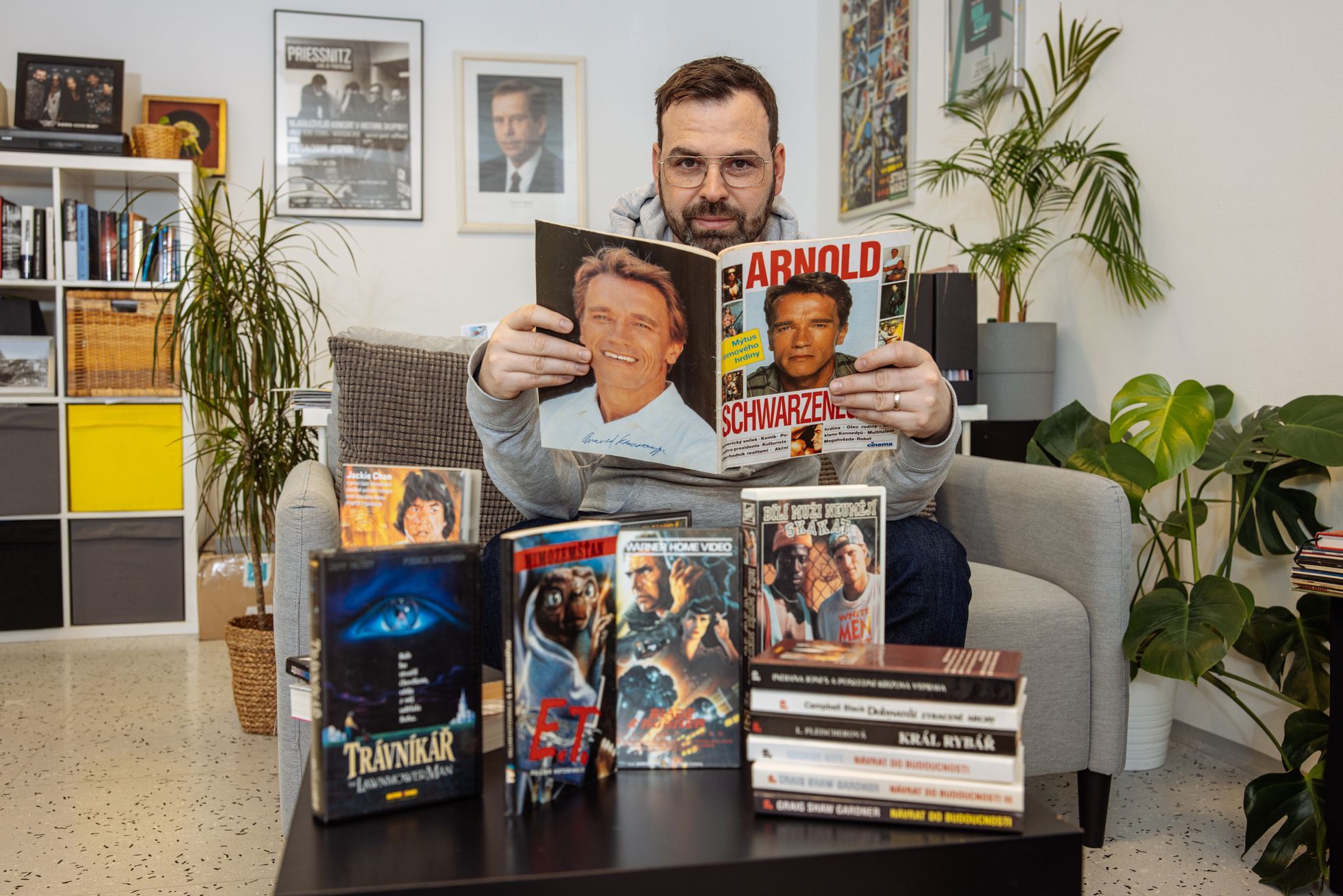 "Kdo má doma tuhle kazetu, může si přijít na desetitisíce." Z VHS je ...