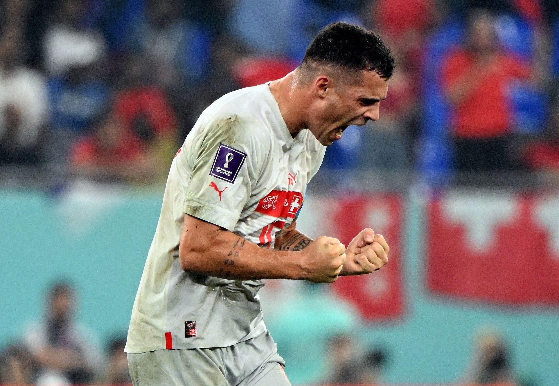 Xhaku naháněli vzteklí Srbové. Uruguayci se sápali po sudích, Korea v ...